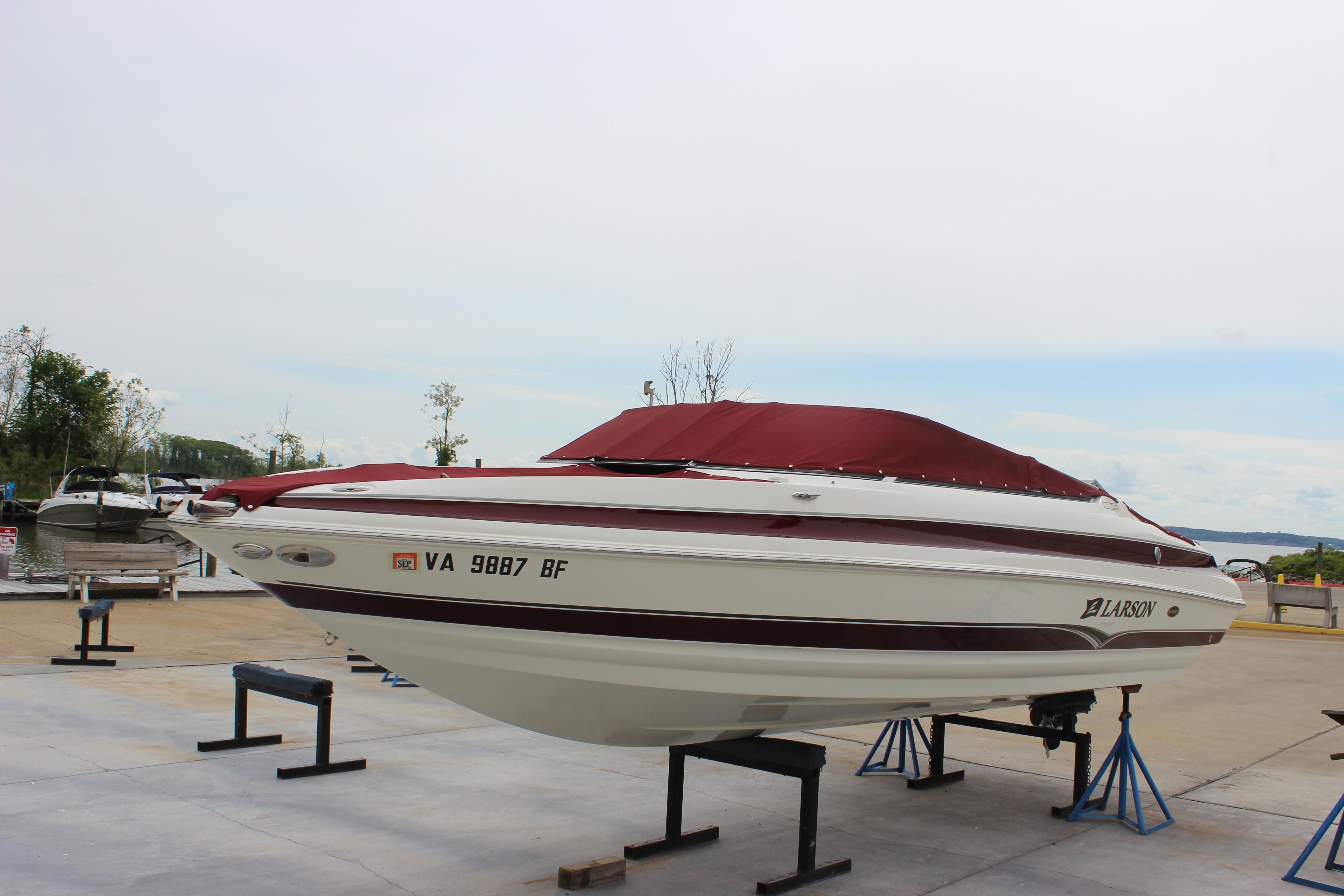 2006 Larson 228 LXI | Dominion Yachts