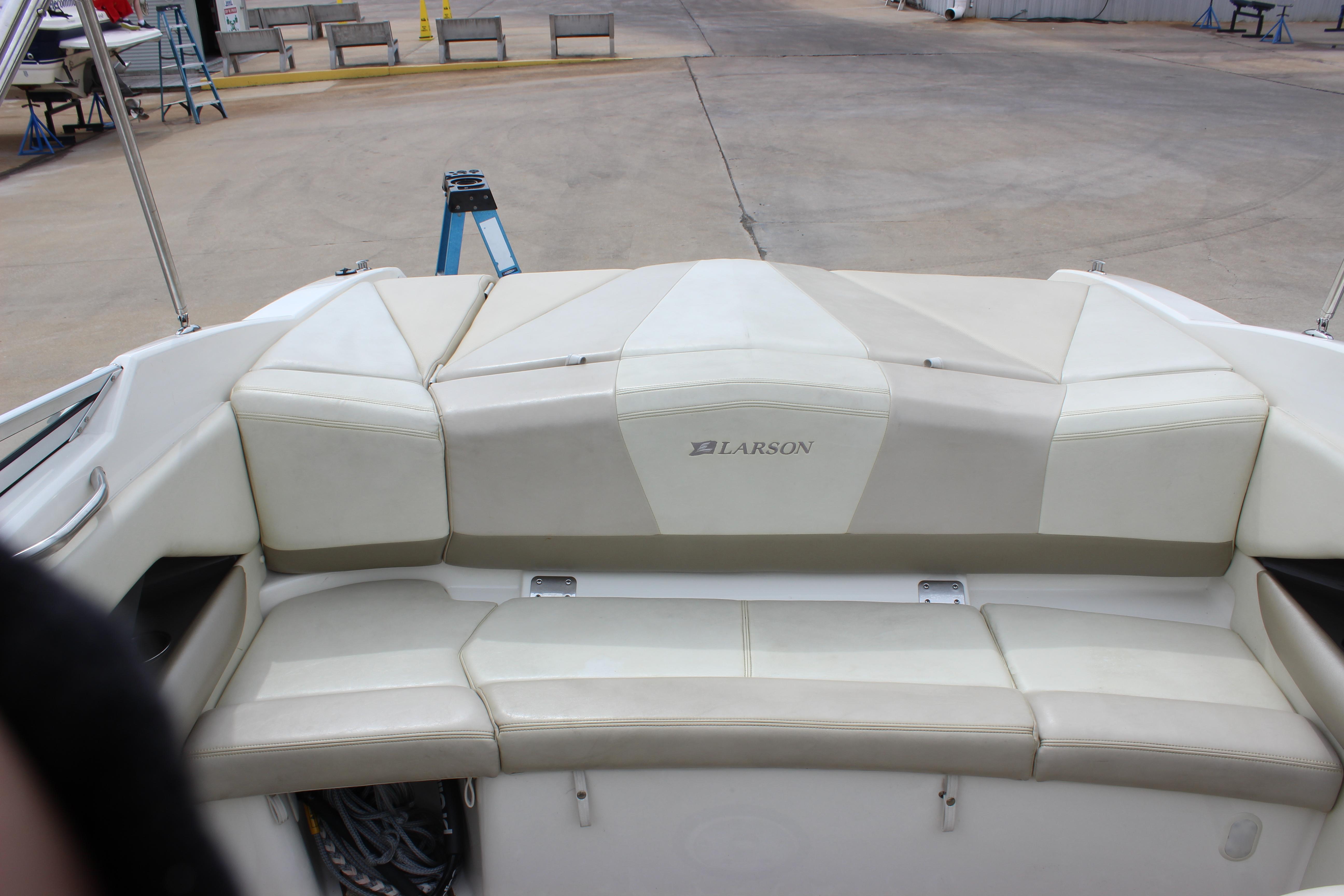 2006 Larson 228 LXI | Dominion Yachts