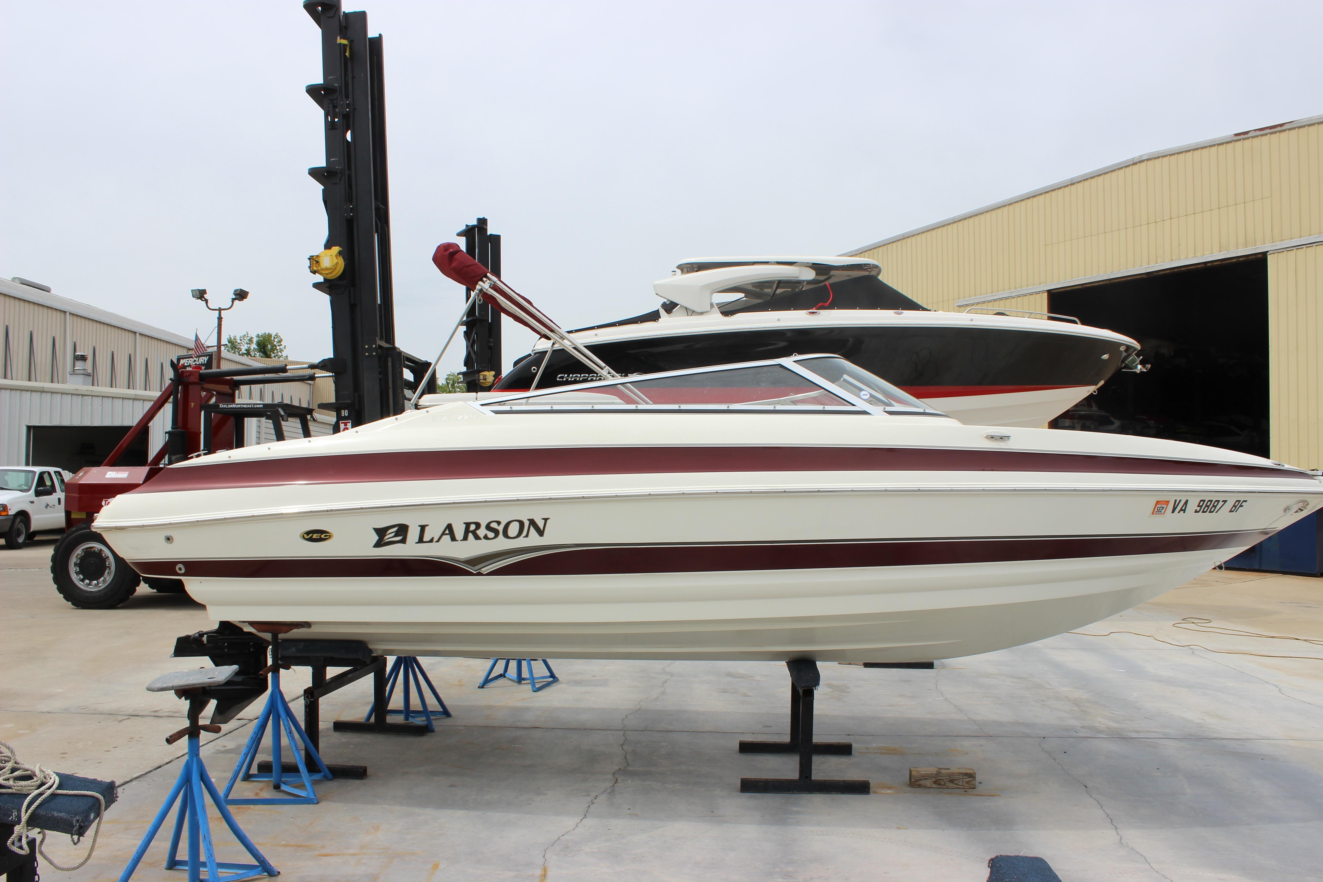 2006 Larson 228 LXI | Dominion Yachts