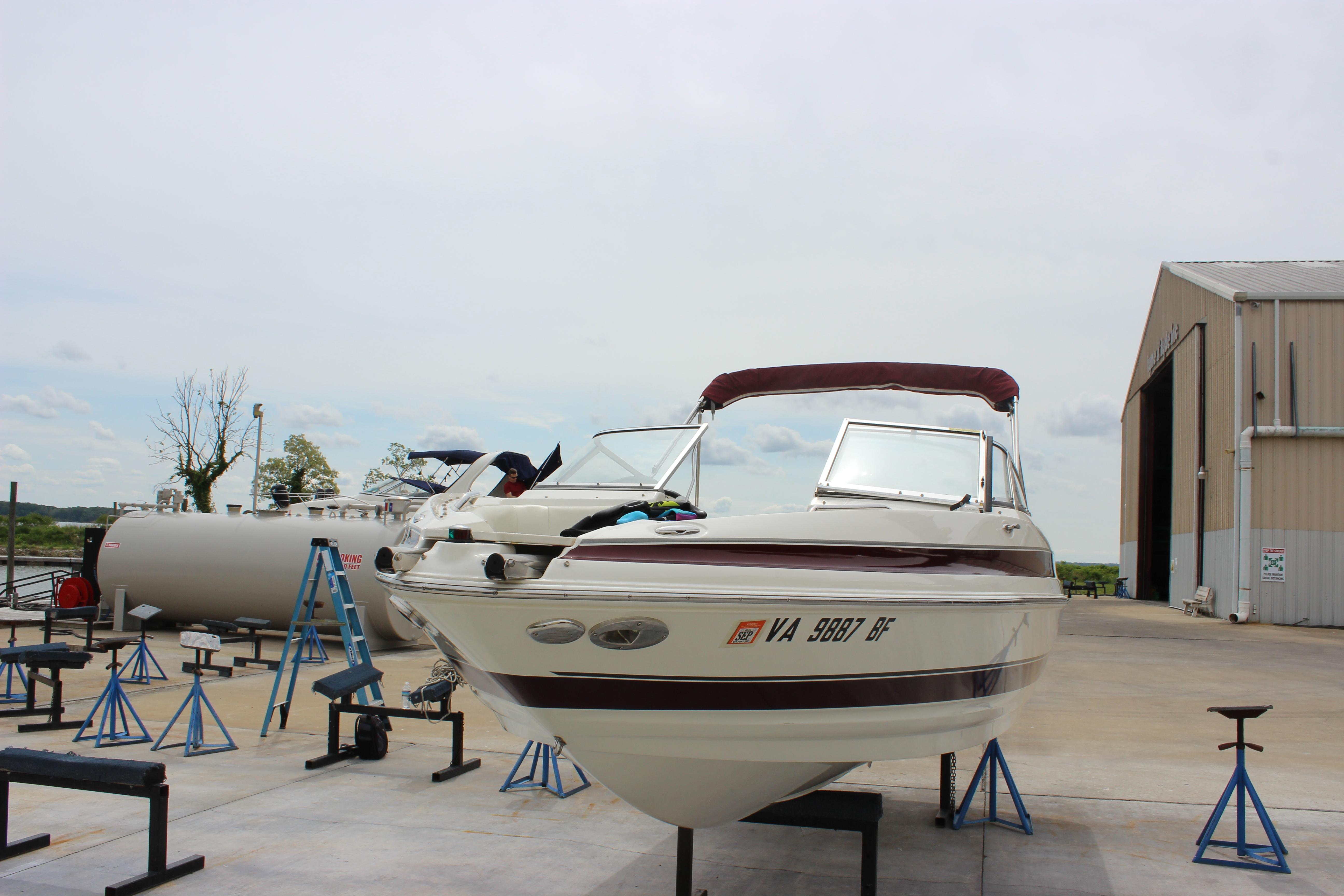 2006 Larson 228 LXI | Dominion Yachts