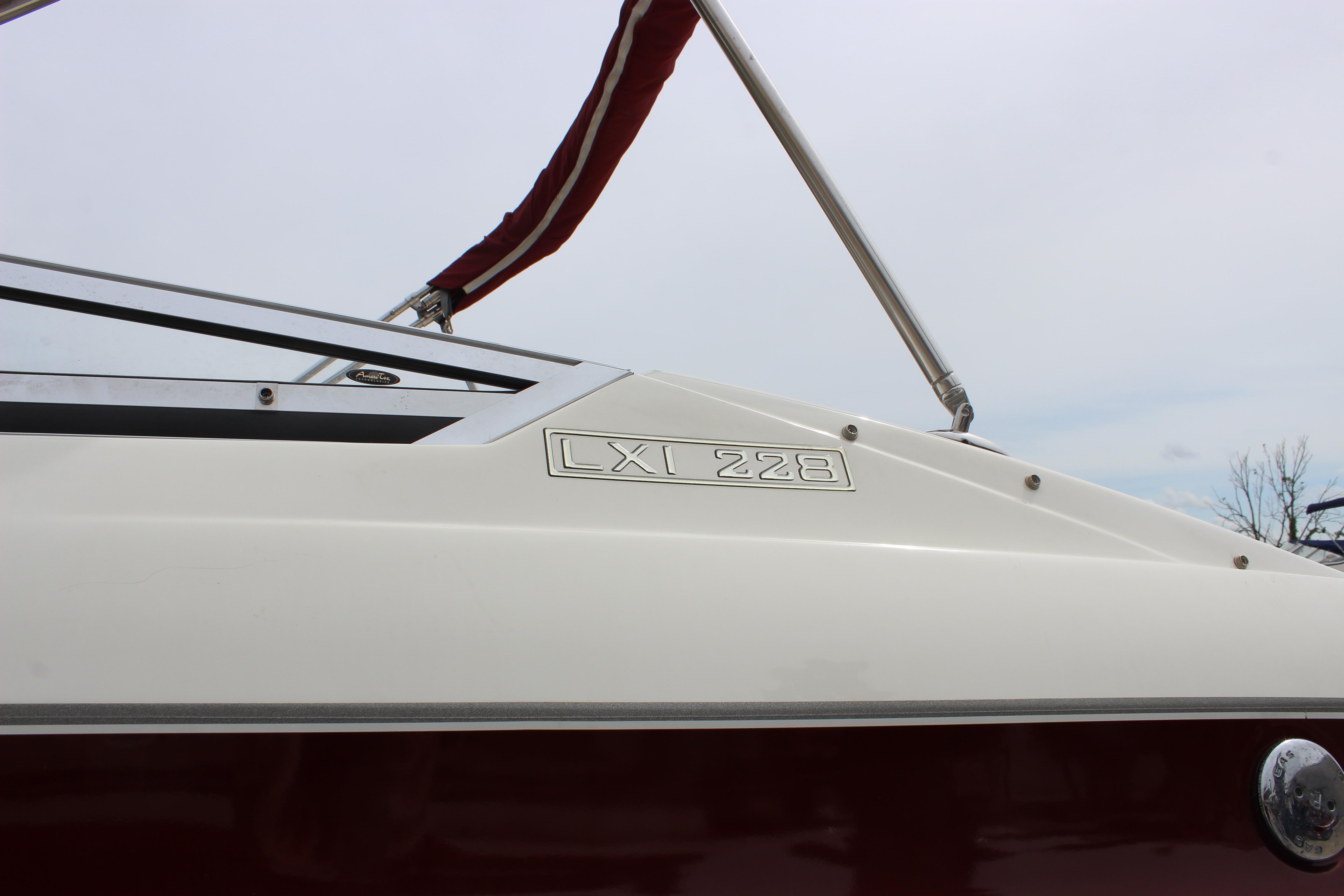 2006 Larson 228 LXI | Dominion Yachts