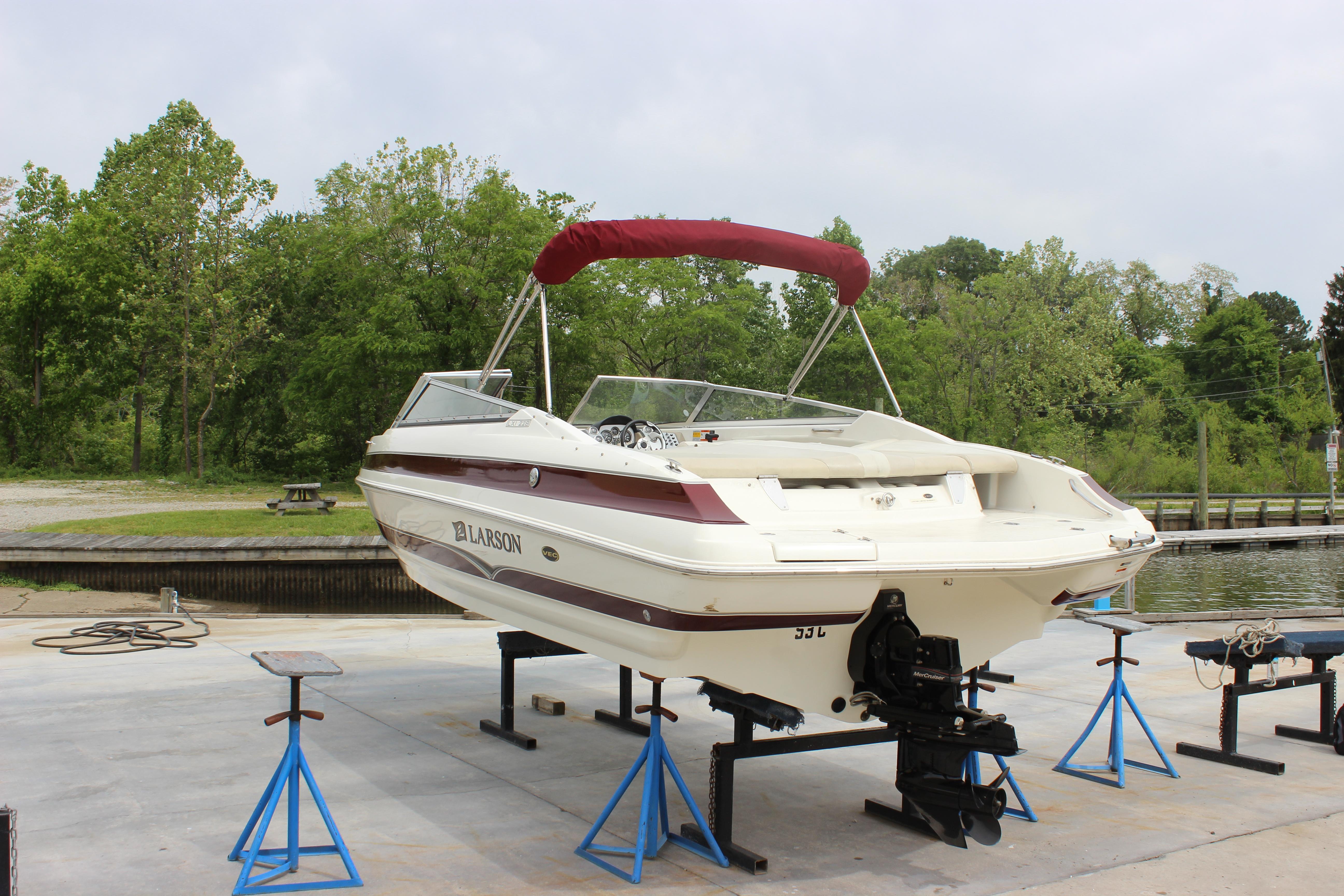 2006 Larson 228 LXI | Dominion Yachts