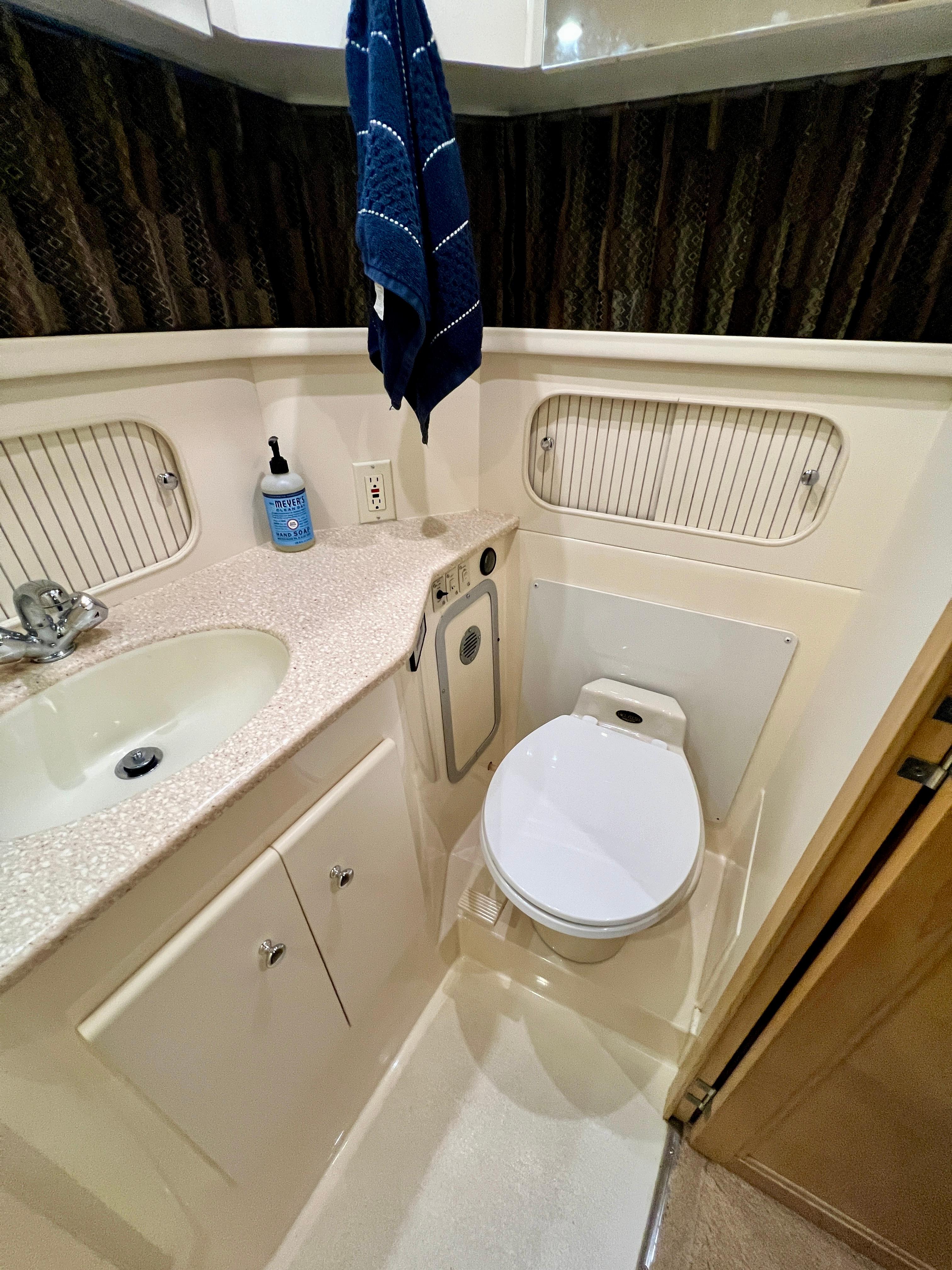 1998 Carver 405 Aft Cabin Peace Out - South Jersey Yacht Sales