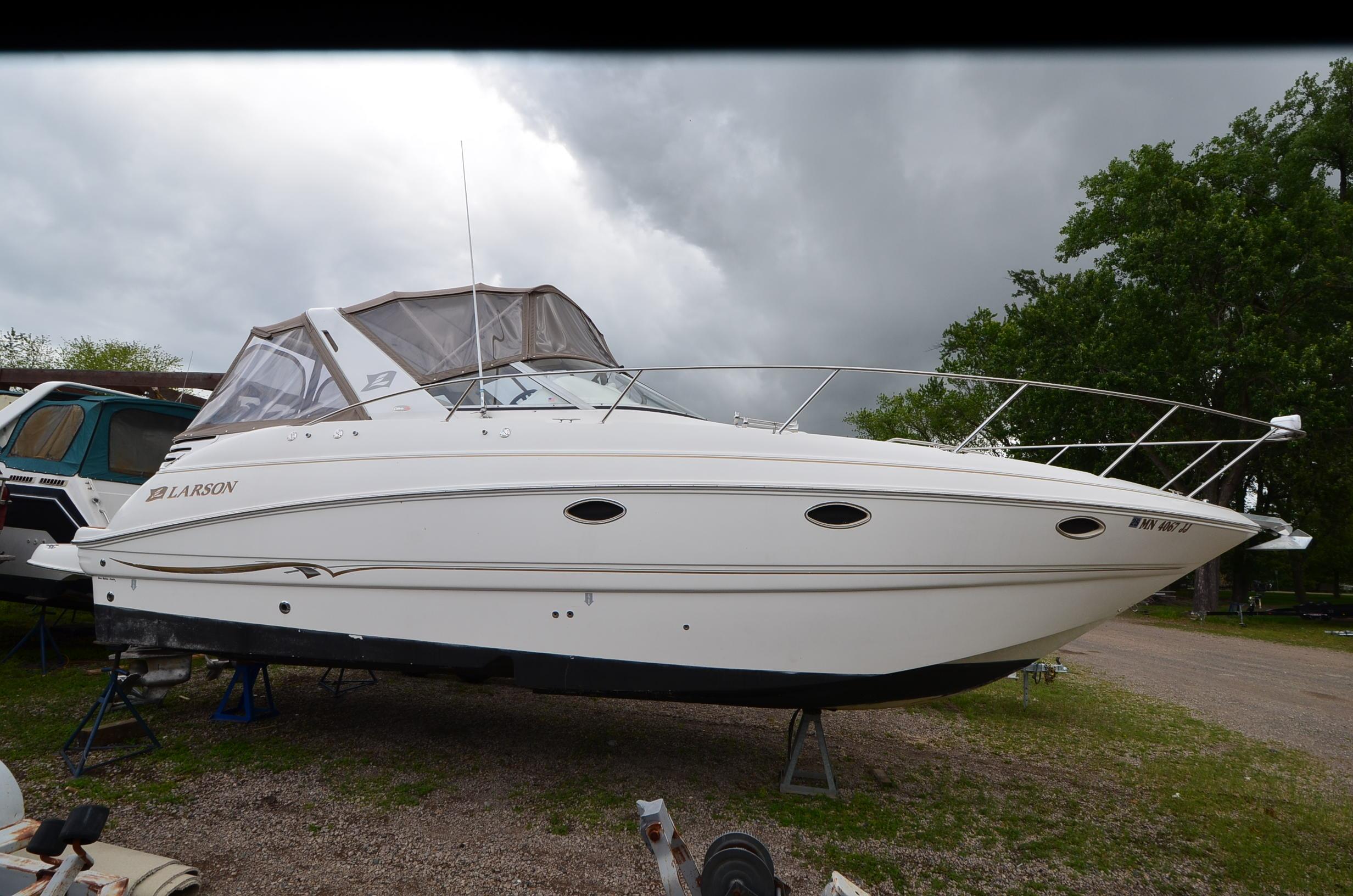 2002 Larson 330 CABRIO Bayport, Minnesota - Midwest Yacht Sales
