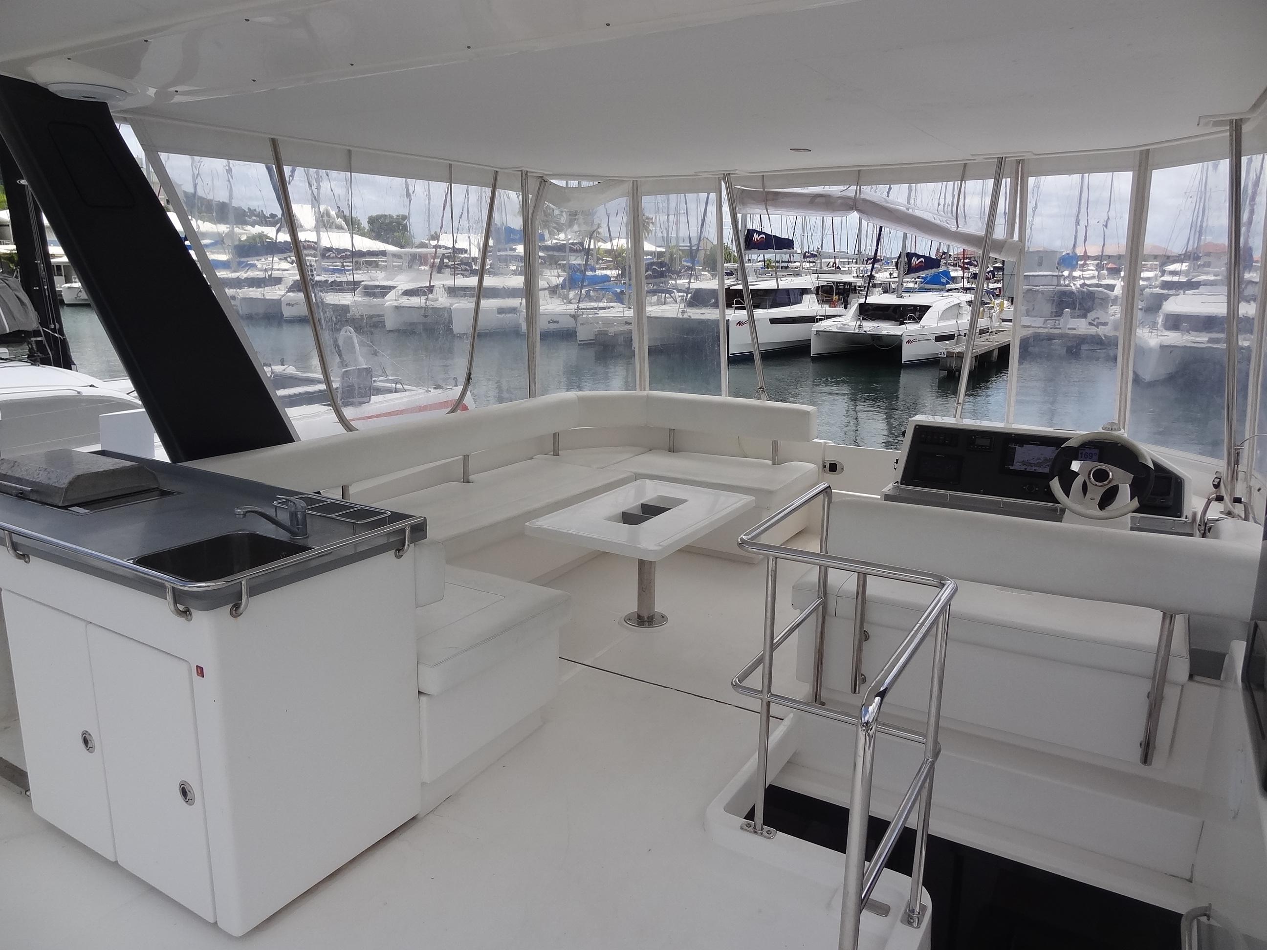Leopard 43 Powercat Power Catamaran for sale | The Moorings Yacht Brokerage