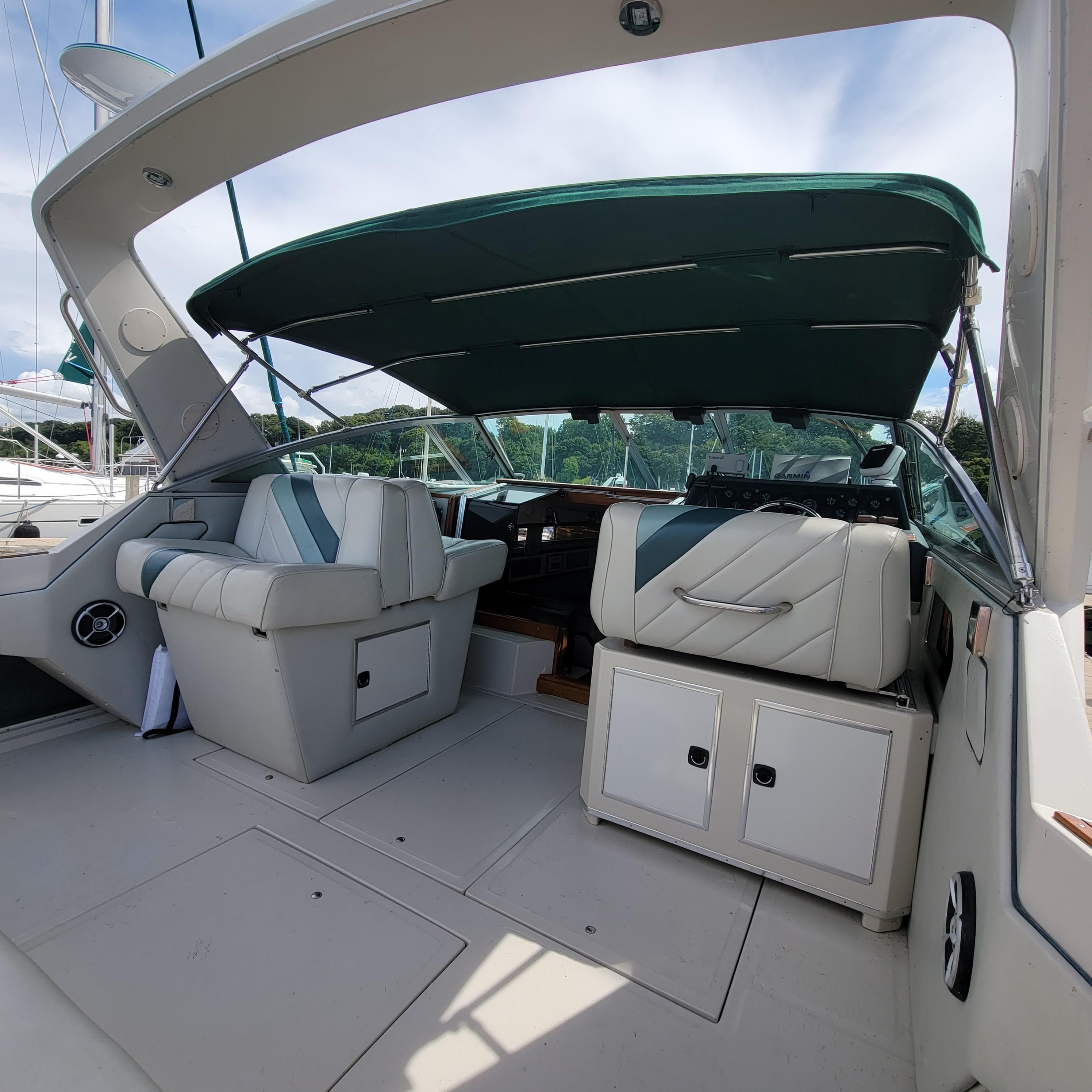 1988 Sea Ray 340 Express Cruiser | Yachts360