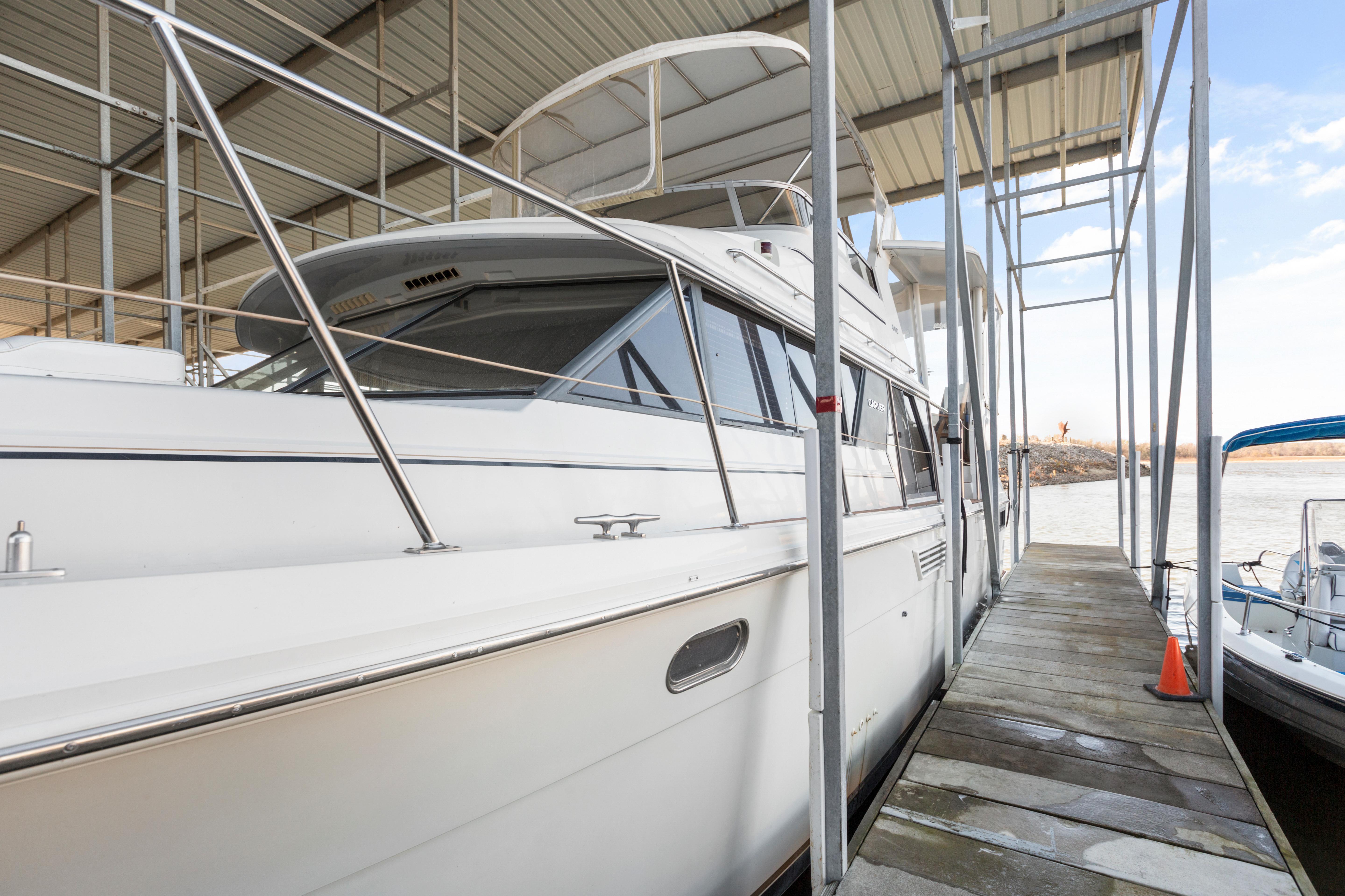 1996 47 Carver 440 Aft Cabin Motor Yacht Boats for Sale