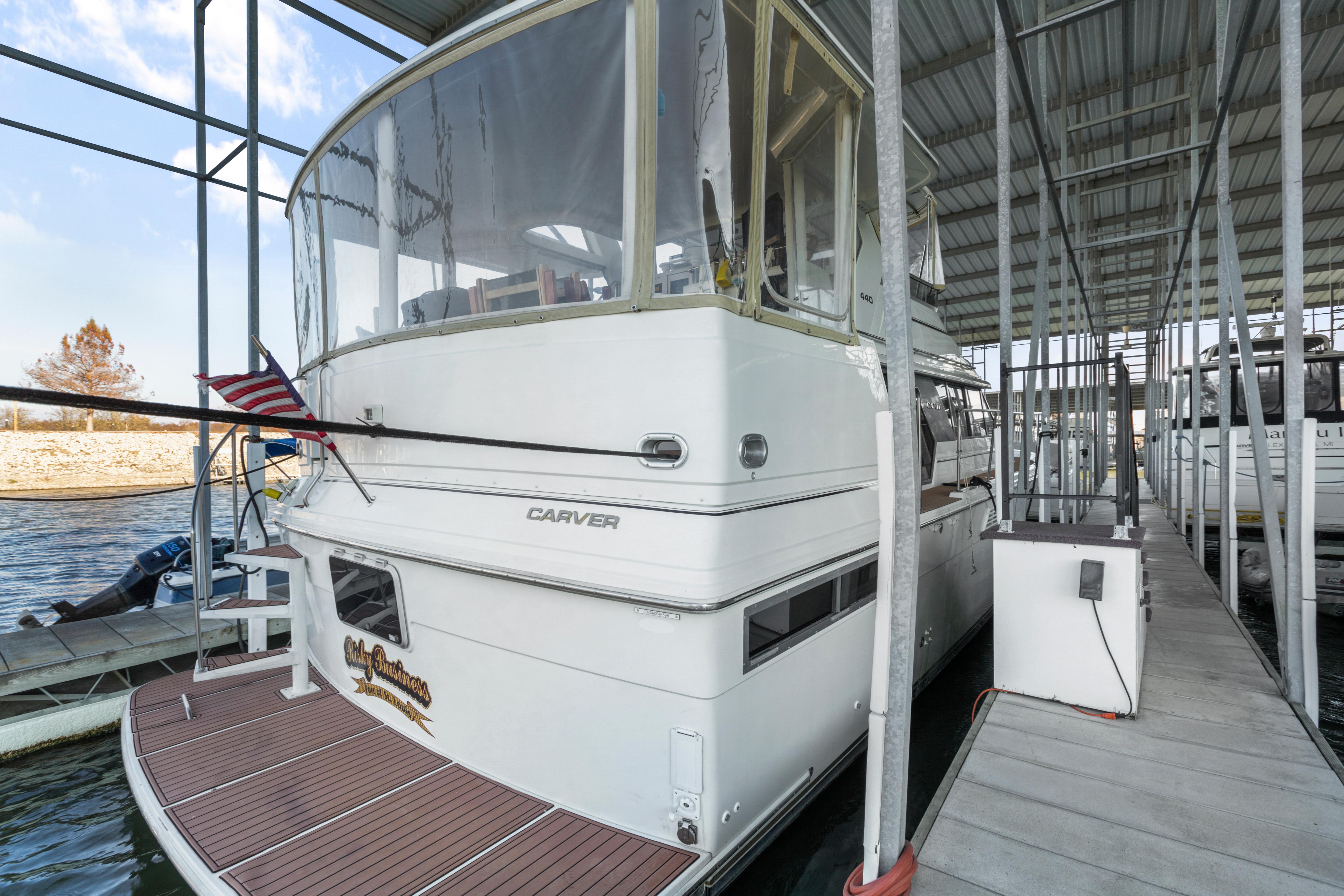 1996 47 Carver 440 Aft Cabin Motor Yacht Boats for Sale