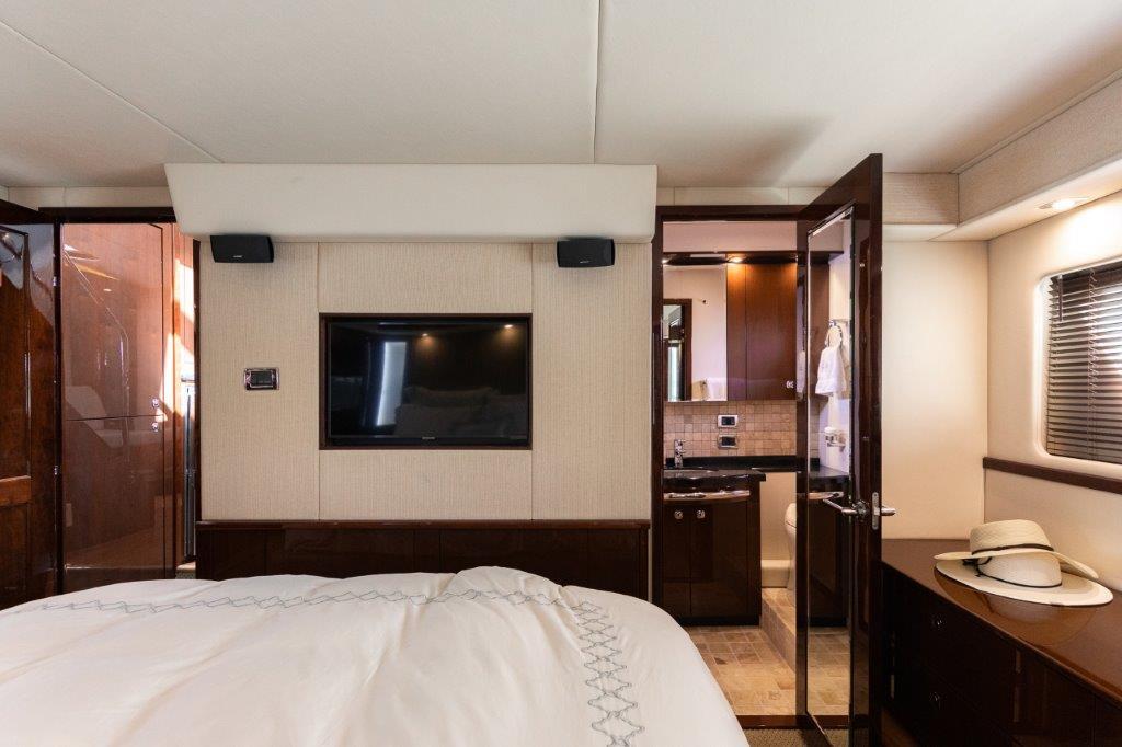 2010 Sea Ray 580 Sundancer - FLY Yachts