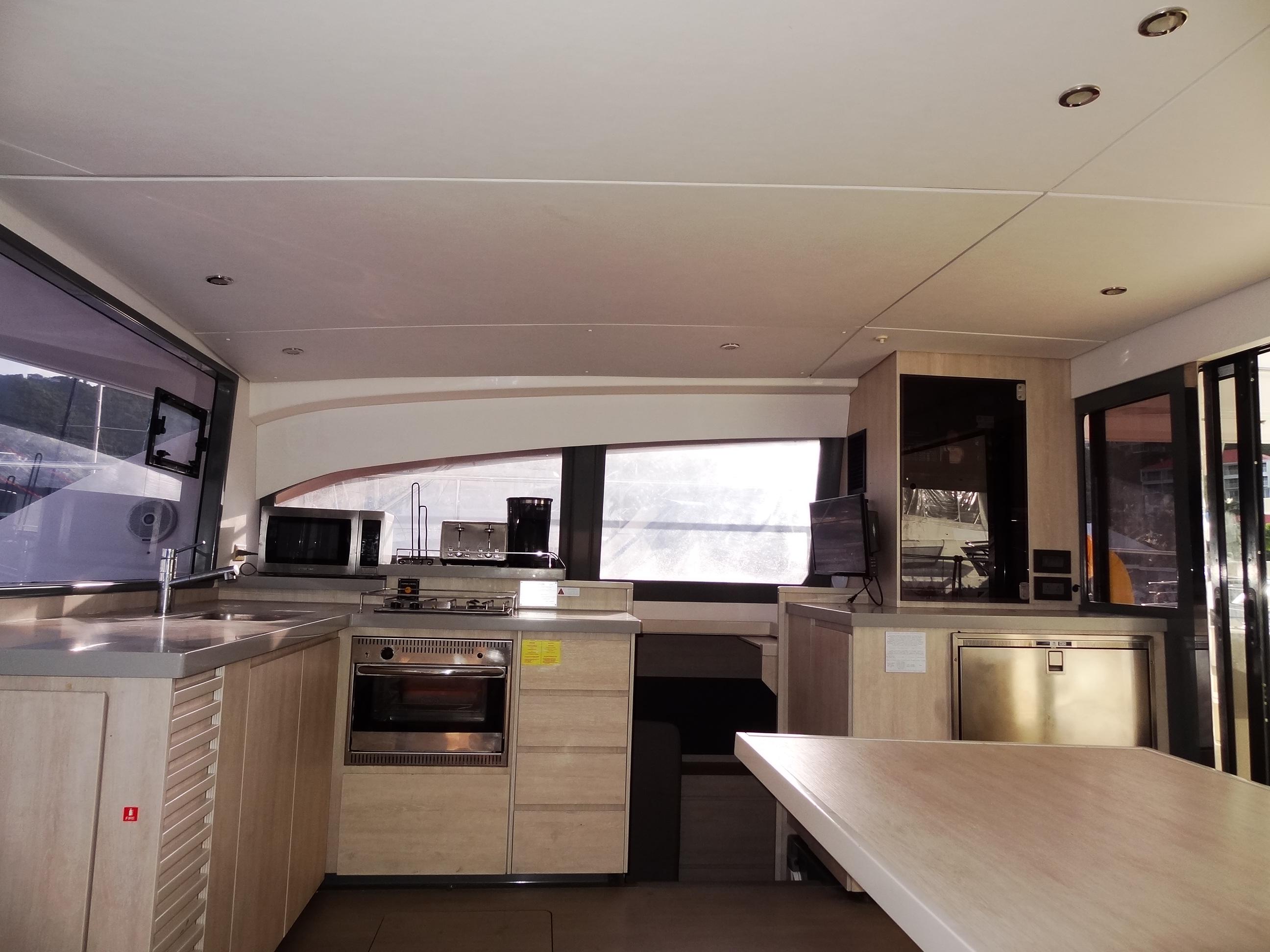 Leopard 43 Powercat Power Catamaran for sale | The Moorings Yacht Brokerage
