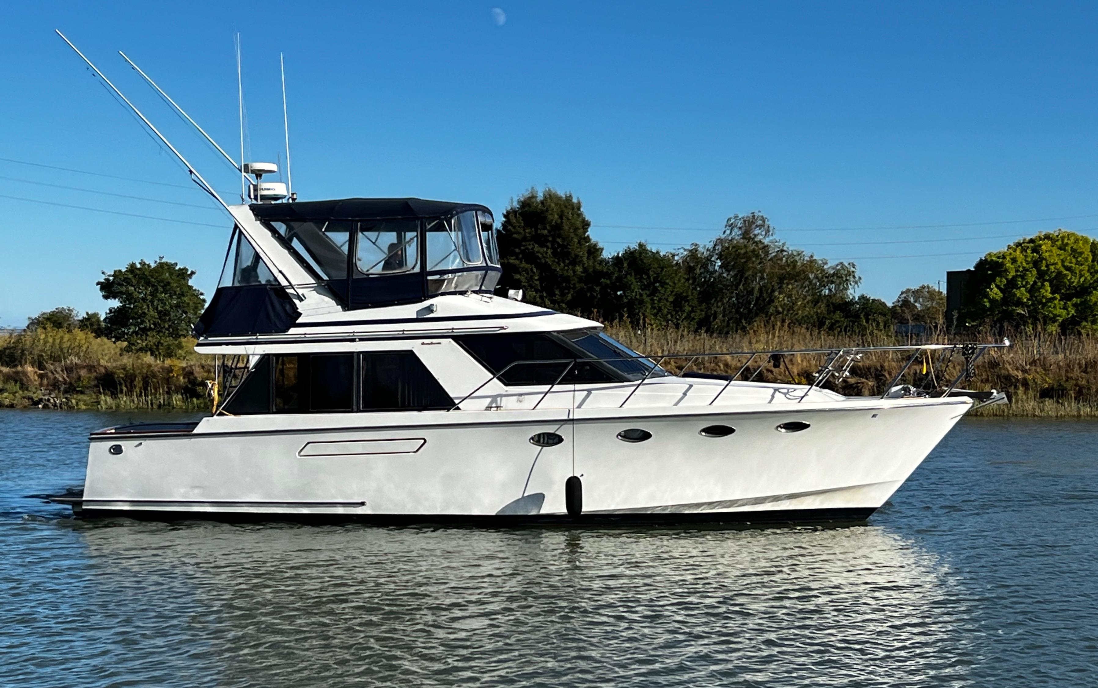 BLUE MYSTIQUE - 42' 1988 Ocean Alexander Sedan Bridge