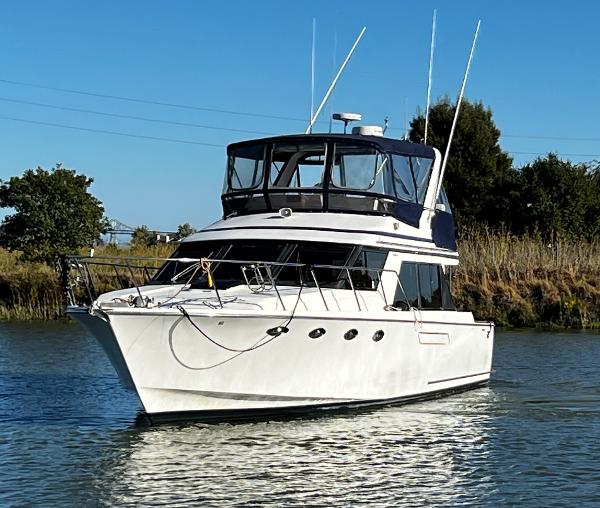 BLUE MYSTIQUE - 42' 1988 Ocean Alexander Sedan Bridge
