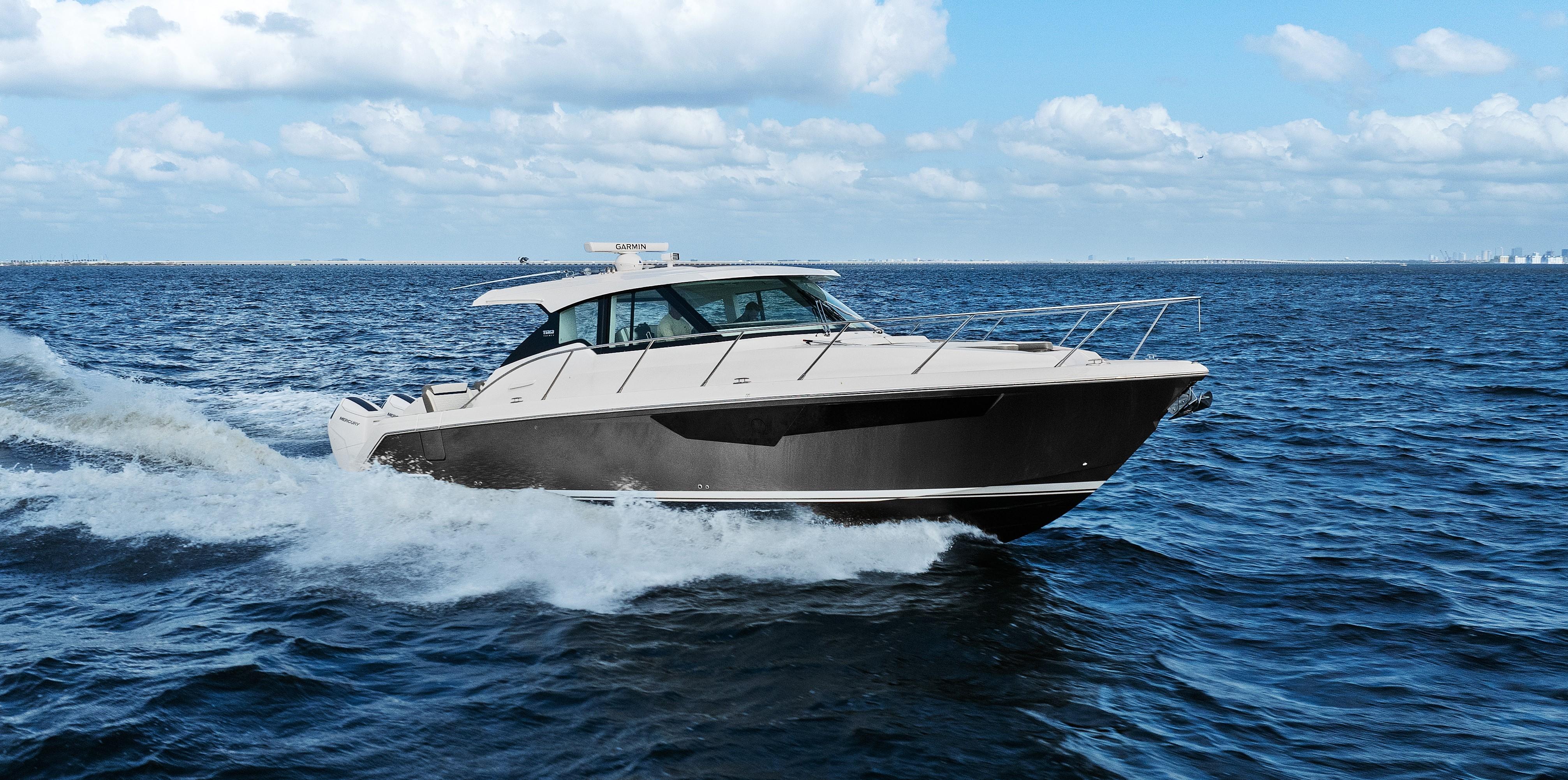 2022 Tiara Sport 43 LE