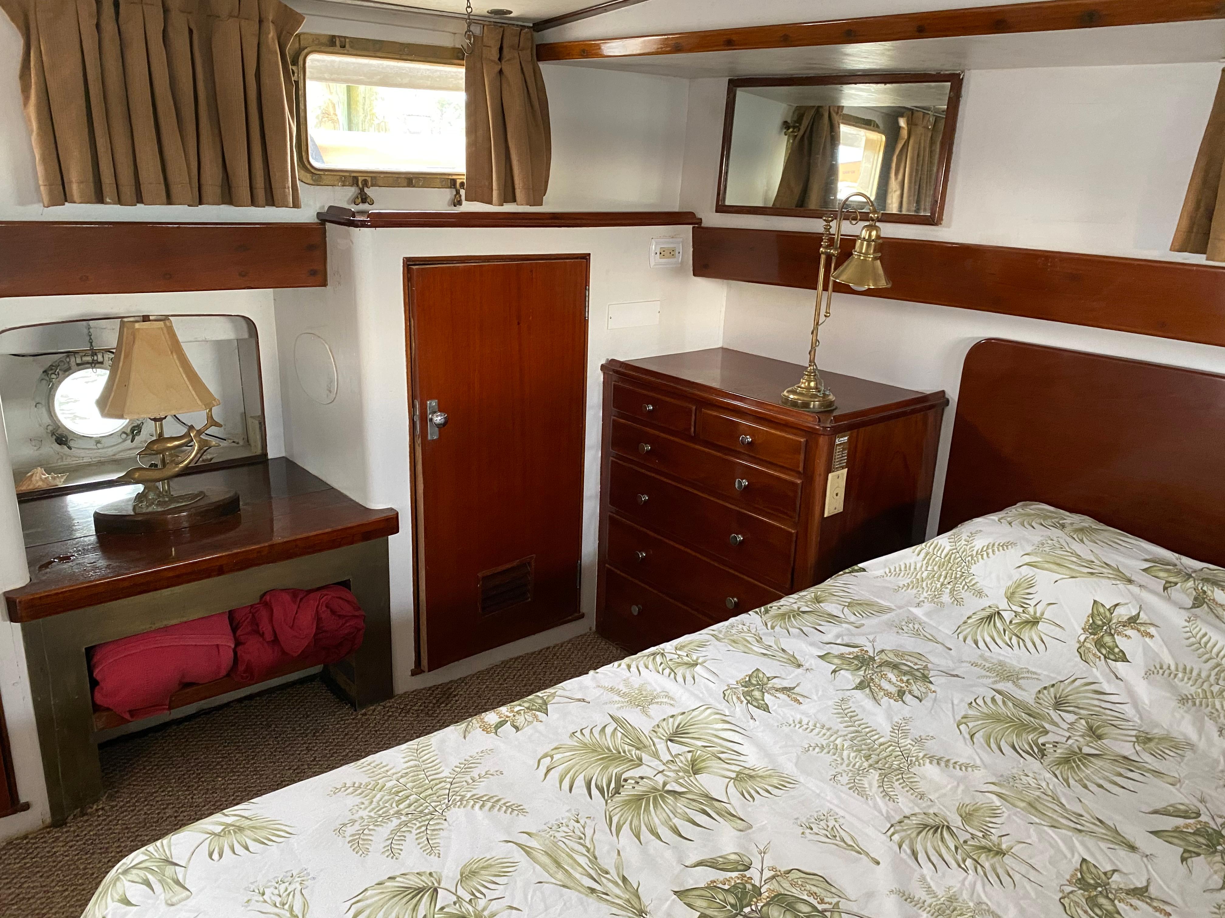 Lion's Whelp Yacht for Sale | 83 Custom Yachts Hayes, VA | Denison ...