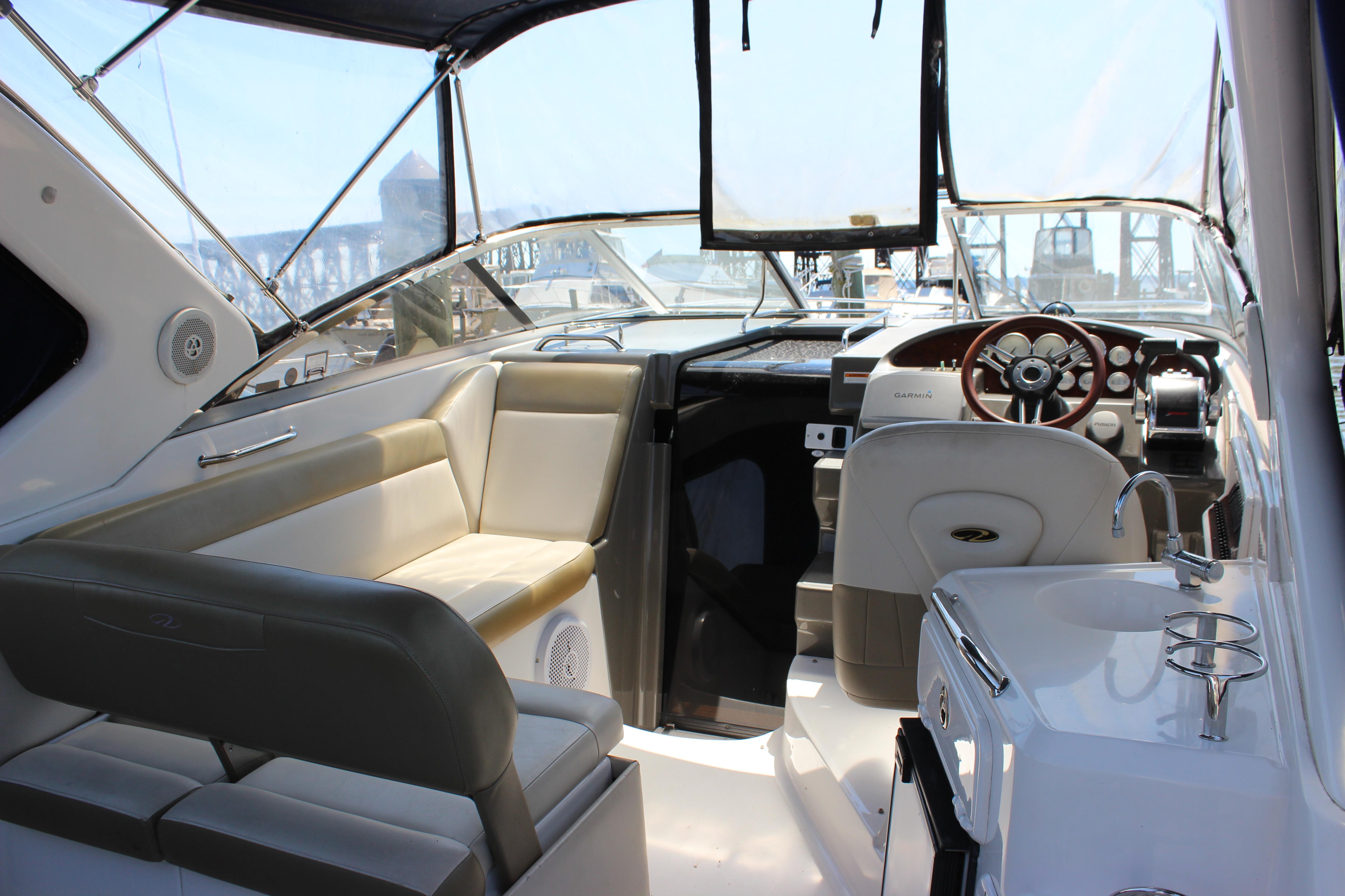 2010 Regal 2860 Window Express | Dominion Yachts