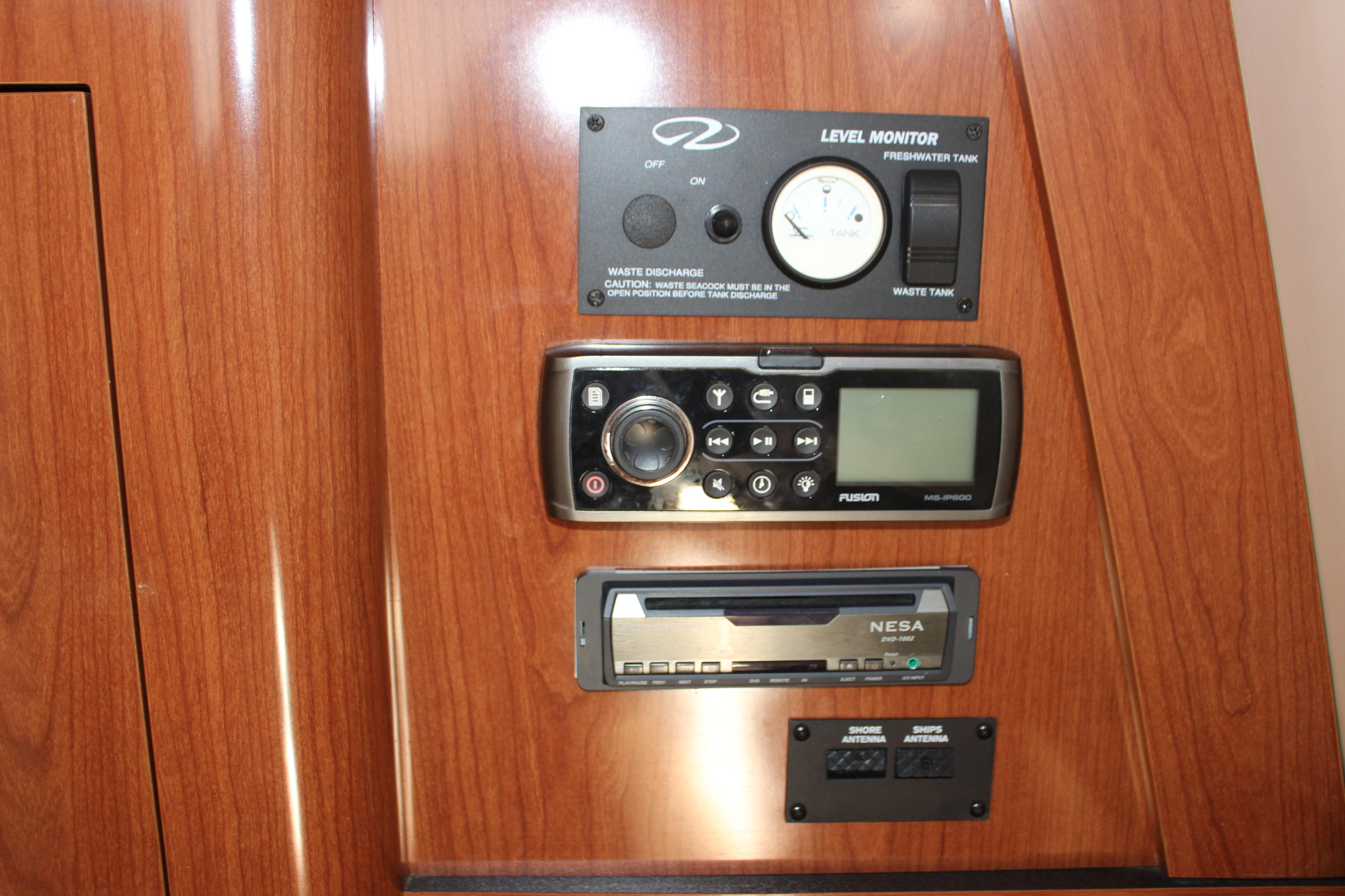 2010 Regal 2860 Window Express | Dominion Yachts