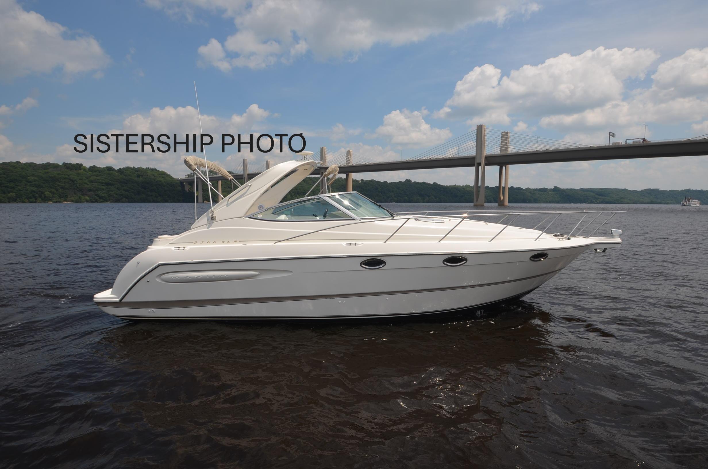 1999 Maxum 3300 SCR Stillwater, Minnesota - Midwest Yacht Sales