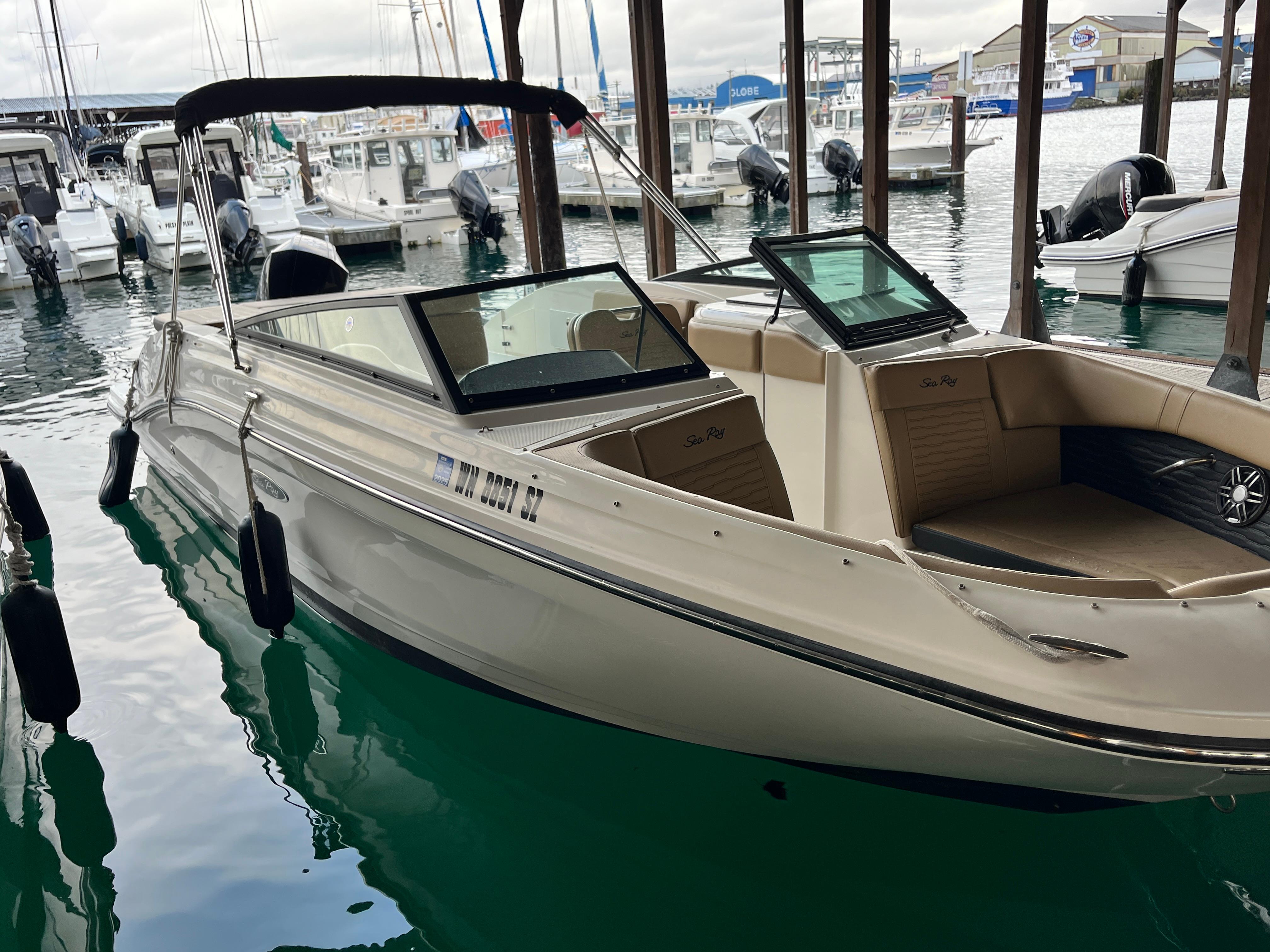 2022 Sea Ray SPX 230 Outboard 26.08 COVERT