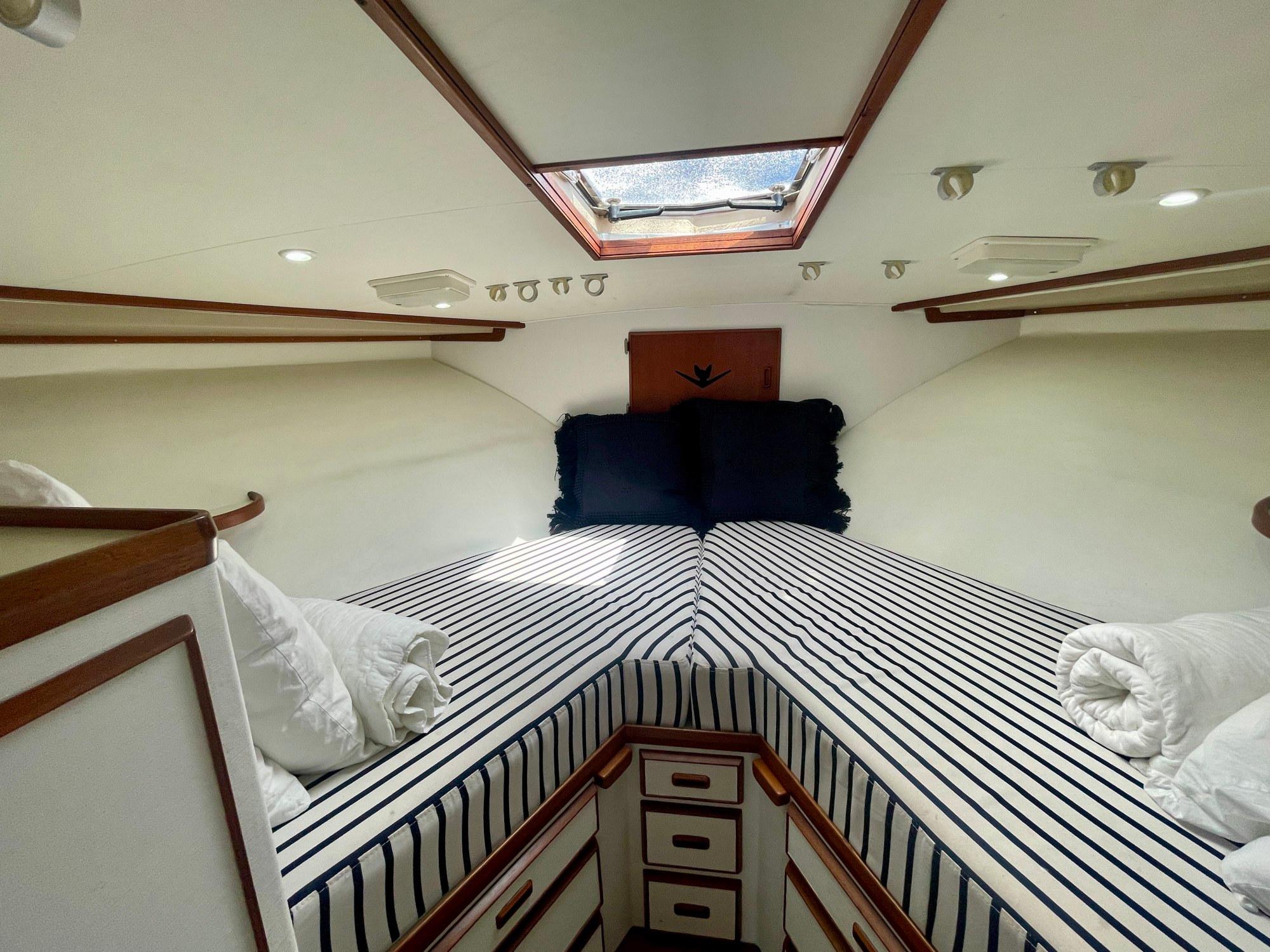 Bertram-46-46-Convertible-1984-Newport-Beach-CA-9510537