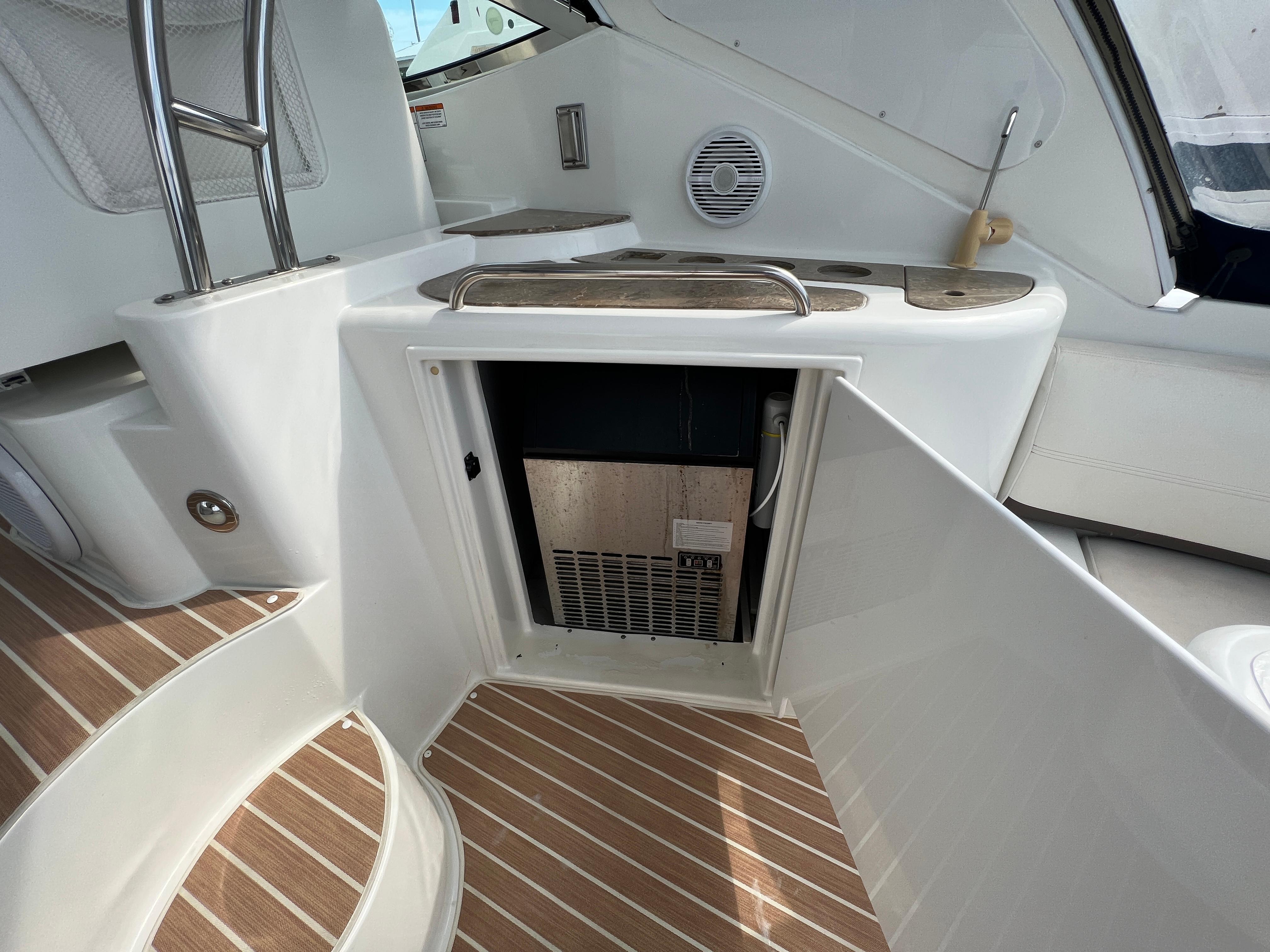 Yacht for Sale | 42 Cruisers Yachts Apollo Beach, FL | Denison Yacht Sales