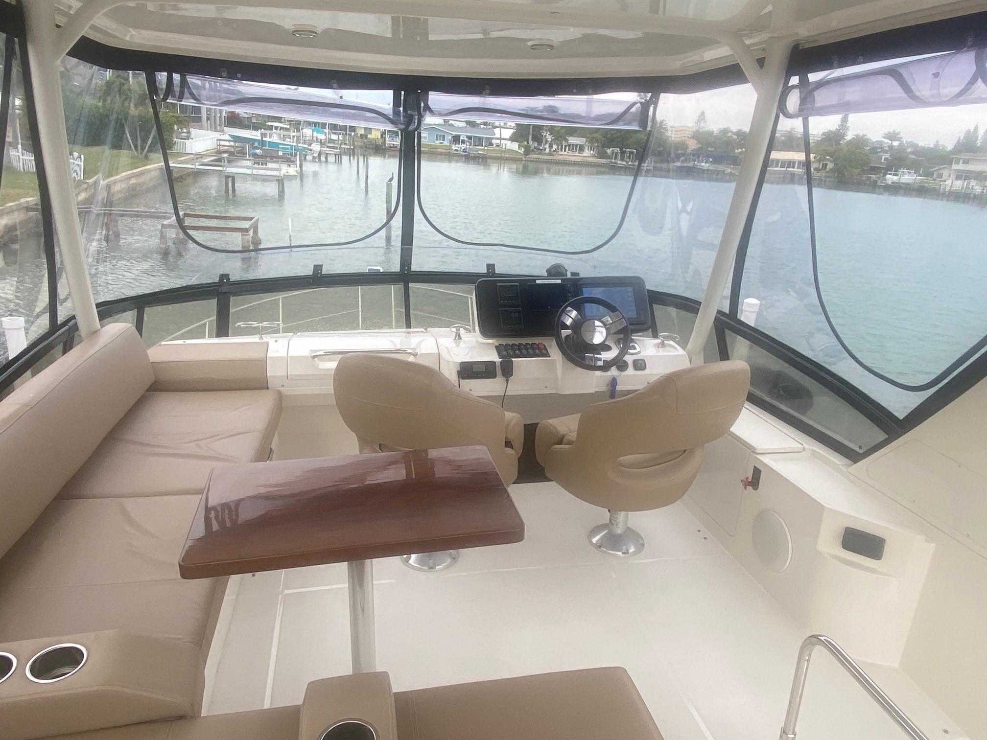 2018 40 Carver 40 Command Bridge Boats for Sale