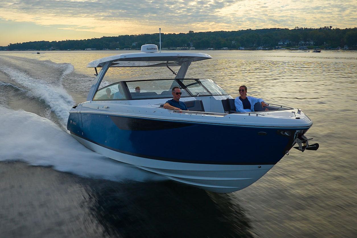 2025 Cobalt R35 Surf - Glen Craft Marina