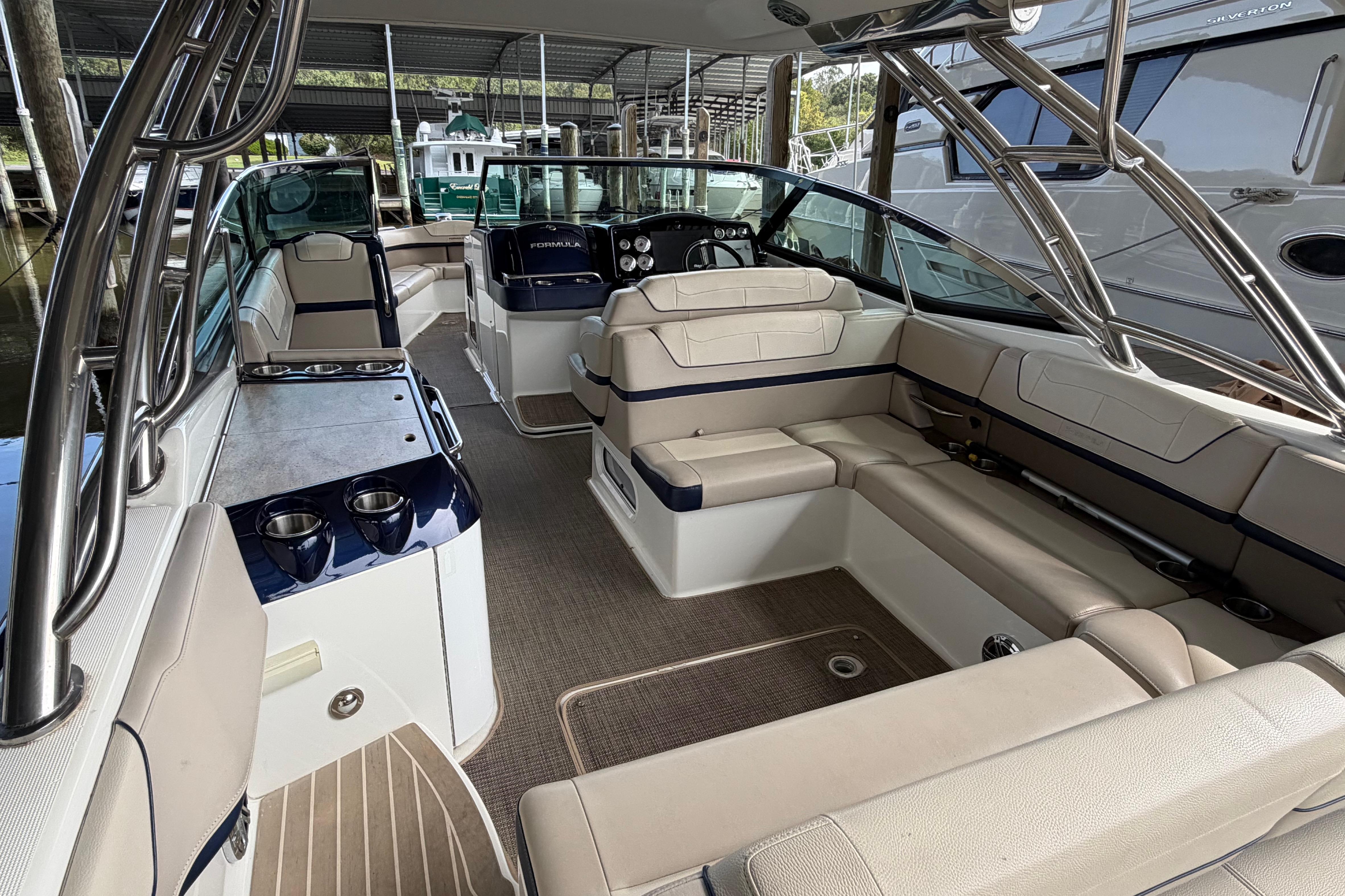 2017 Formula 350 Crossover Bowrider - Florida Yachts International