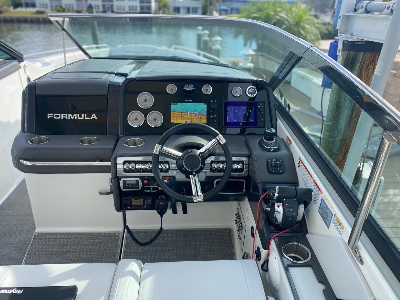 2019 33 Formula 330 Crossover Bowrider Boats for Sale