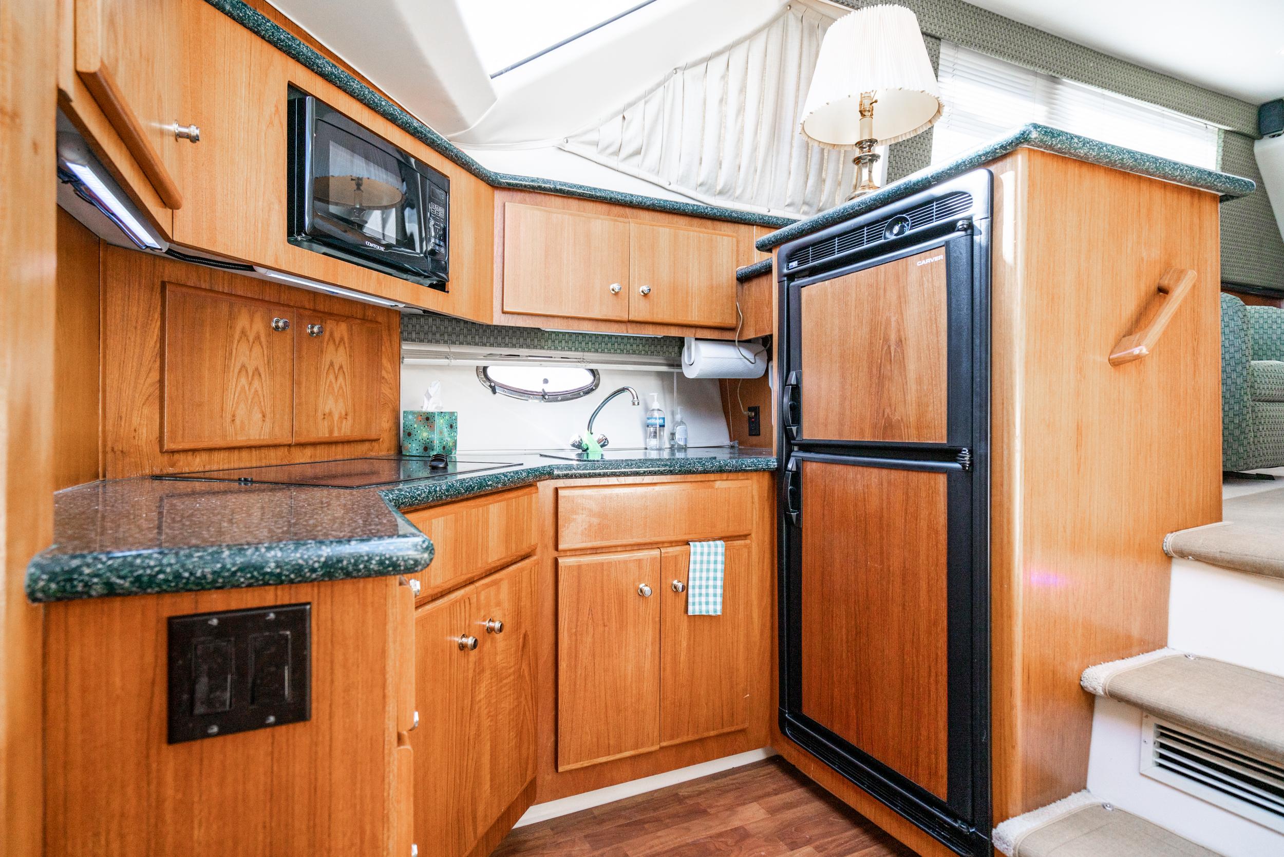 2000 42 Carver 406 Aft Cabin Motor Yacht Boats for Sale