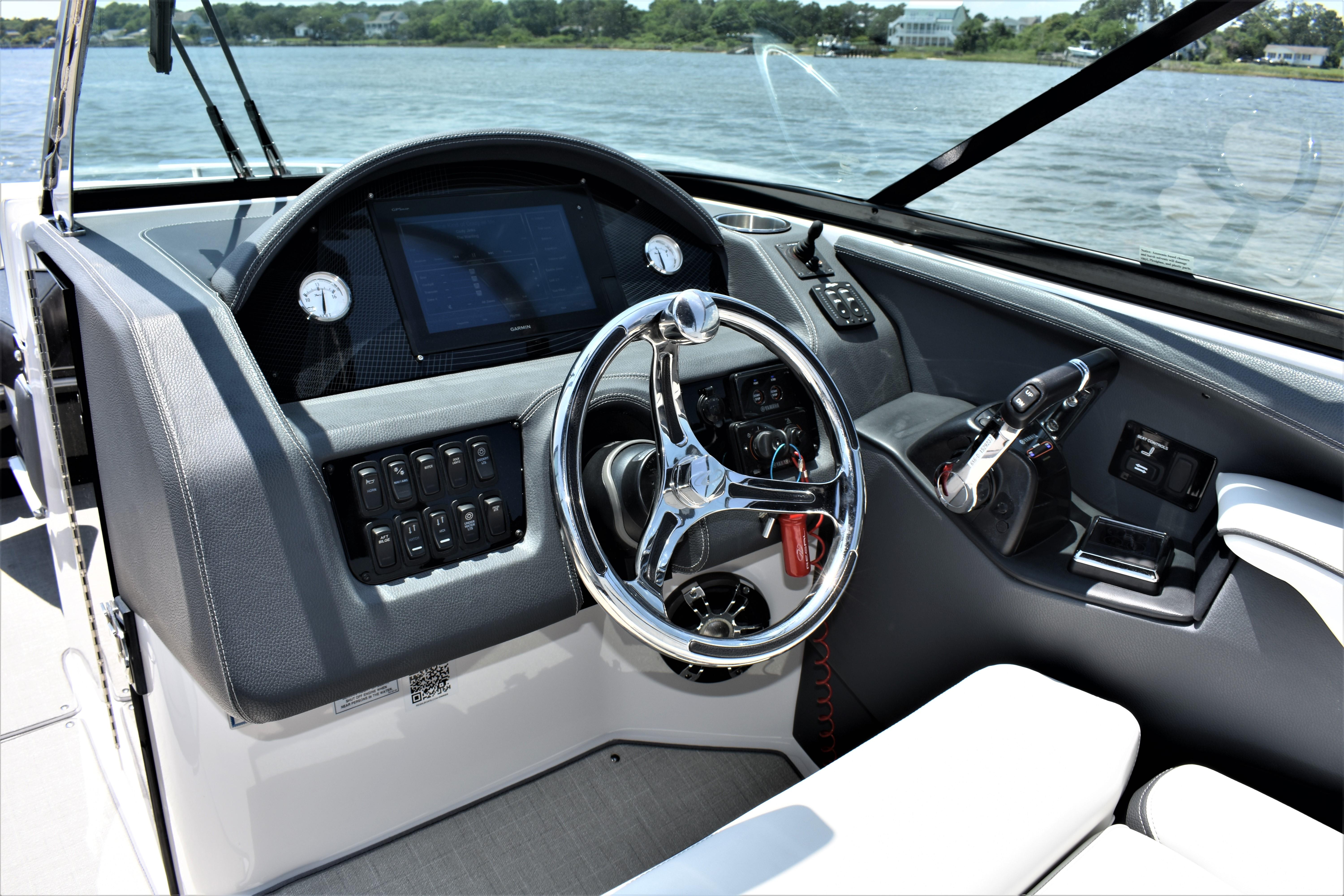 2020 Regal 29 OBX | Yachts360