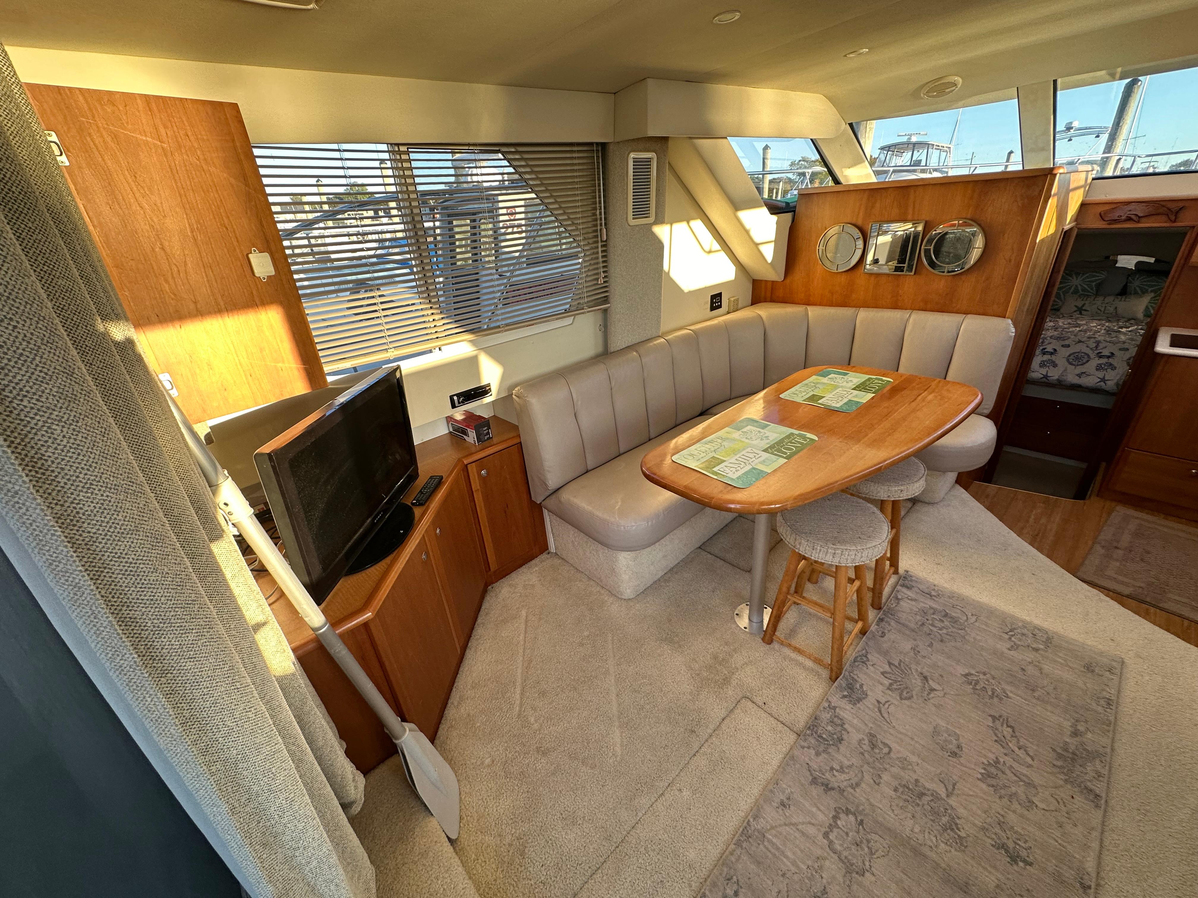 2003 Silverton 351 Sedan Cruiser - Florida Yachts International