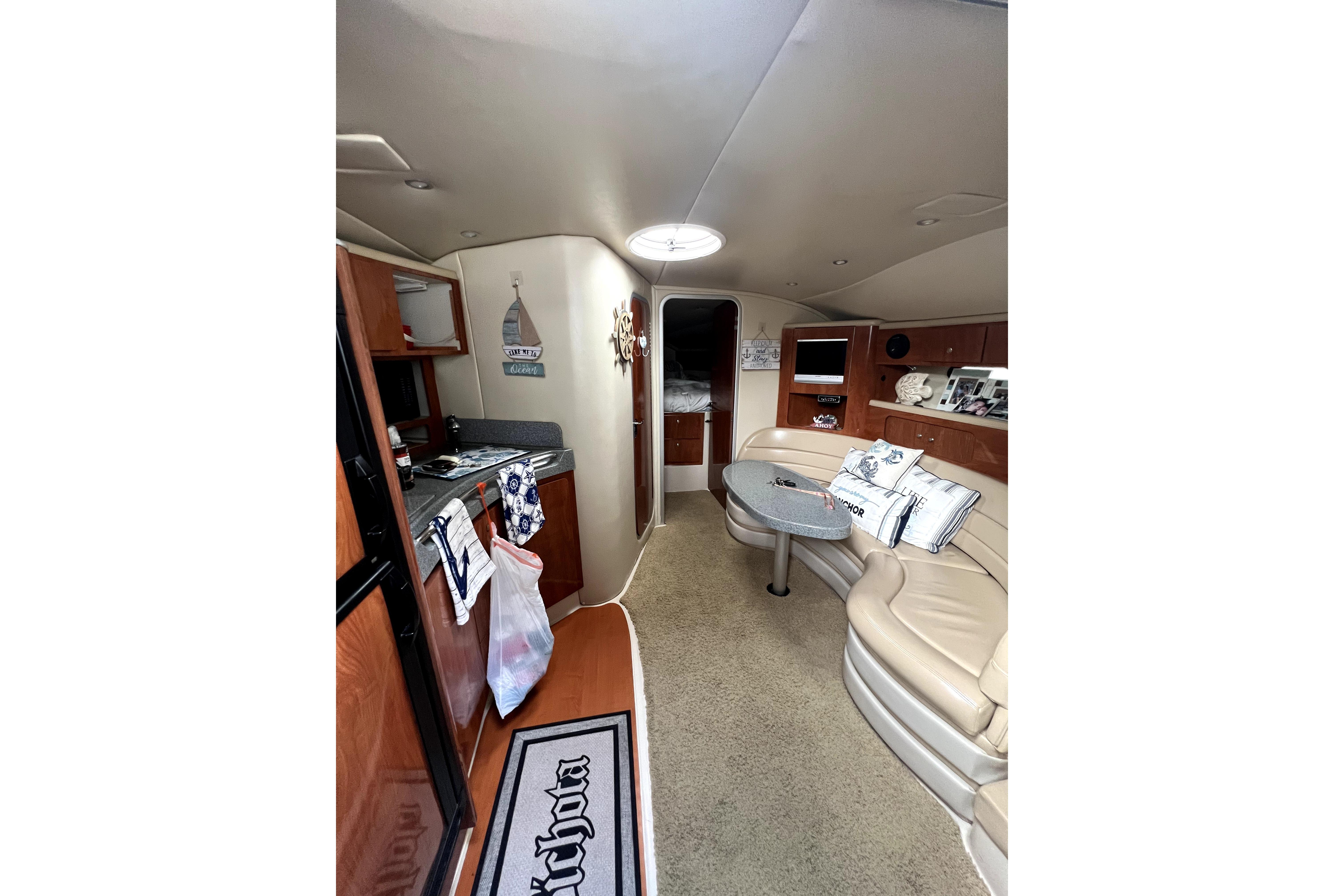 2006 Larson Cabrio 370 La Bichota - Florida Yachts International