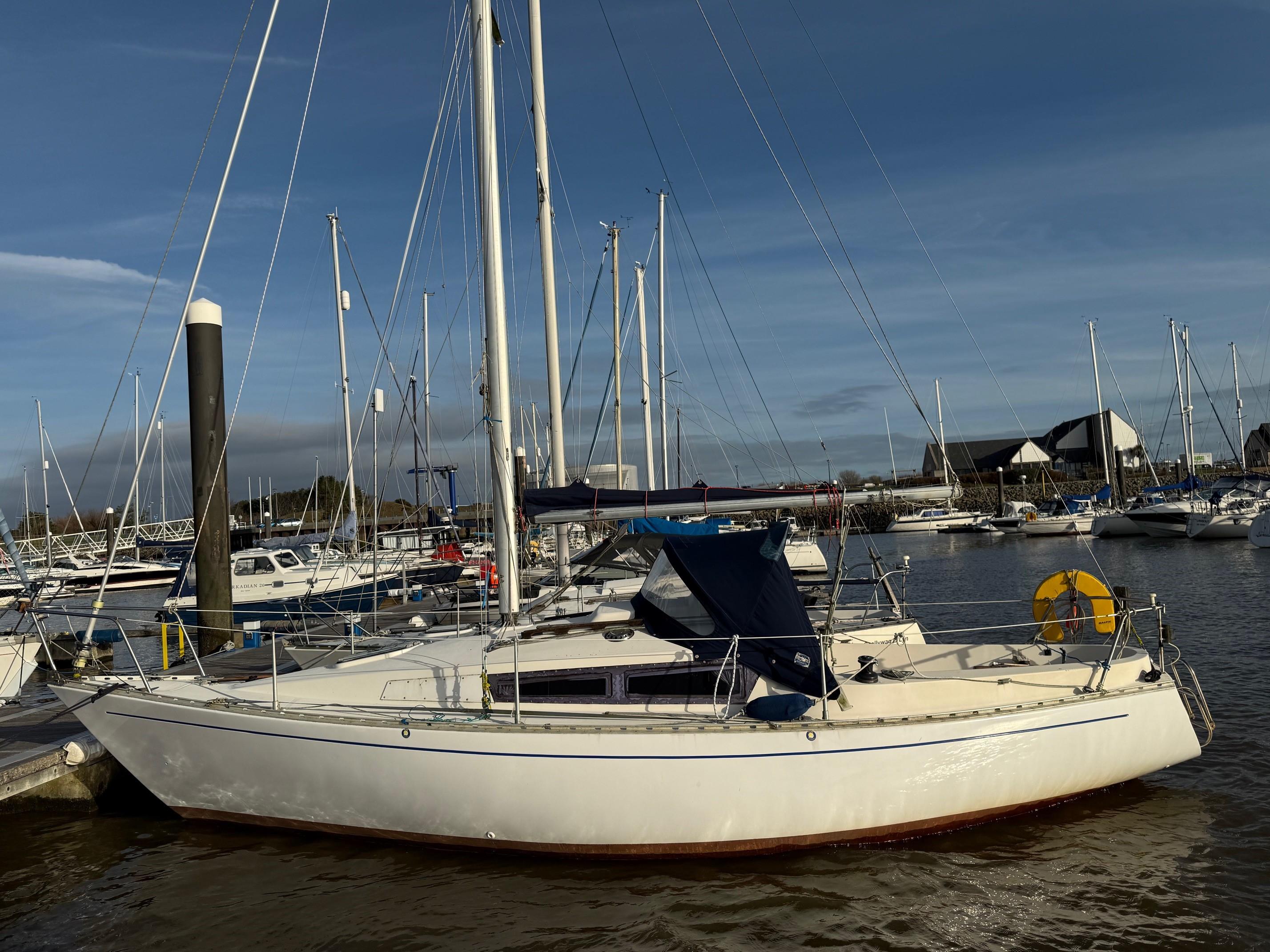 1979 Island Plastics Frigate 27 United Kingdom - BJ Marine