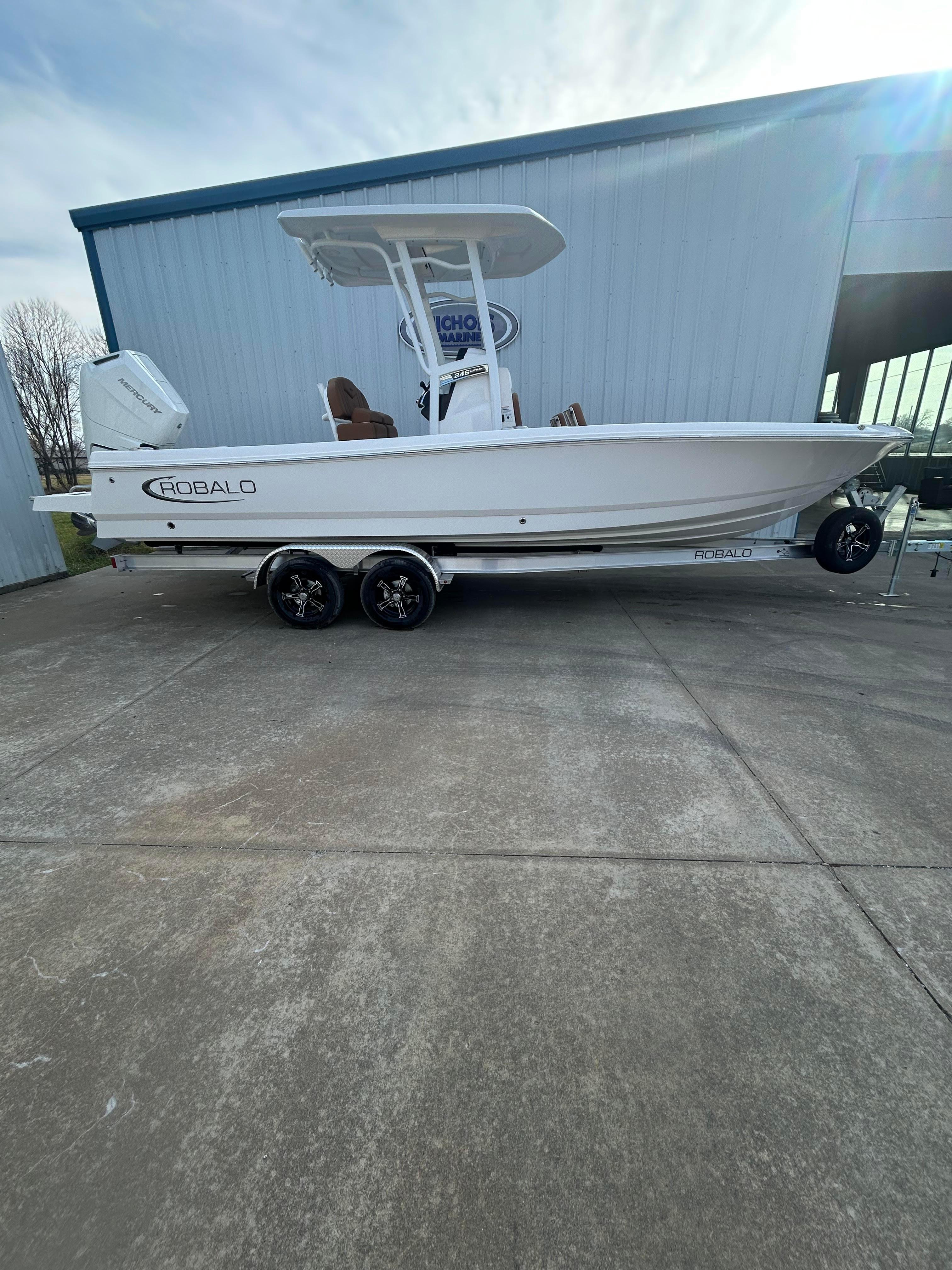 2025 Robalo 246 Cayman Tulsa, Oklahoma - Nichols Marine Boat Sales