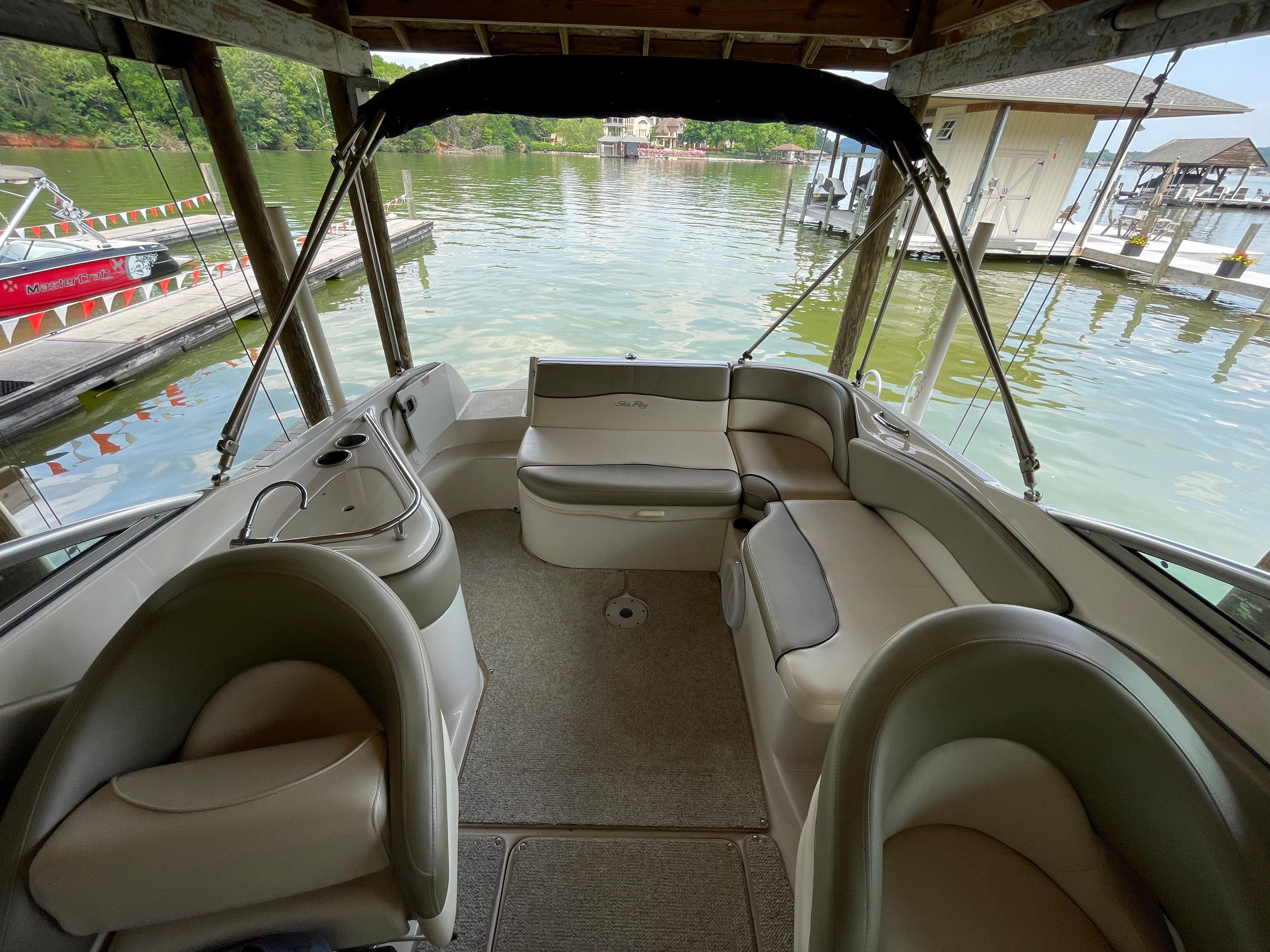 2005 Sea Ray 240 Sundeck | Yachts360