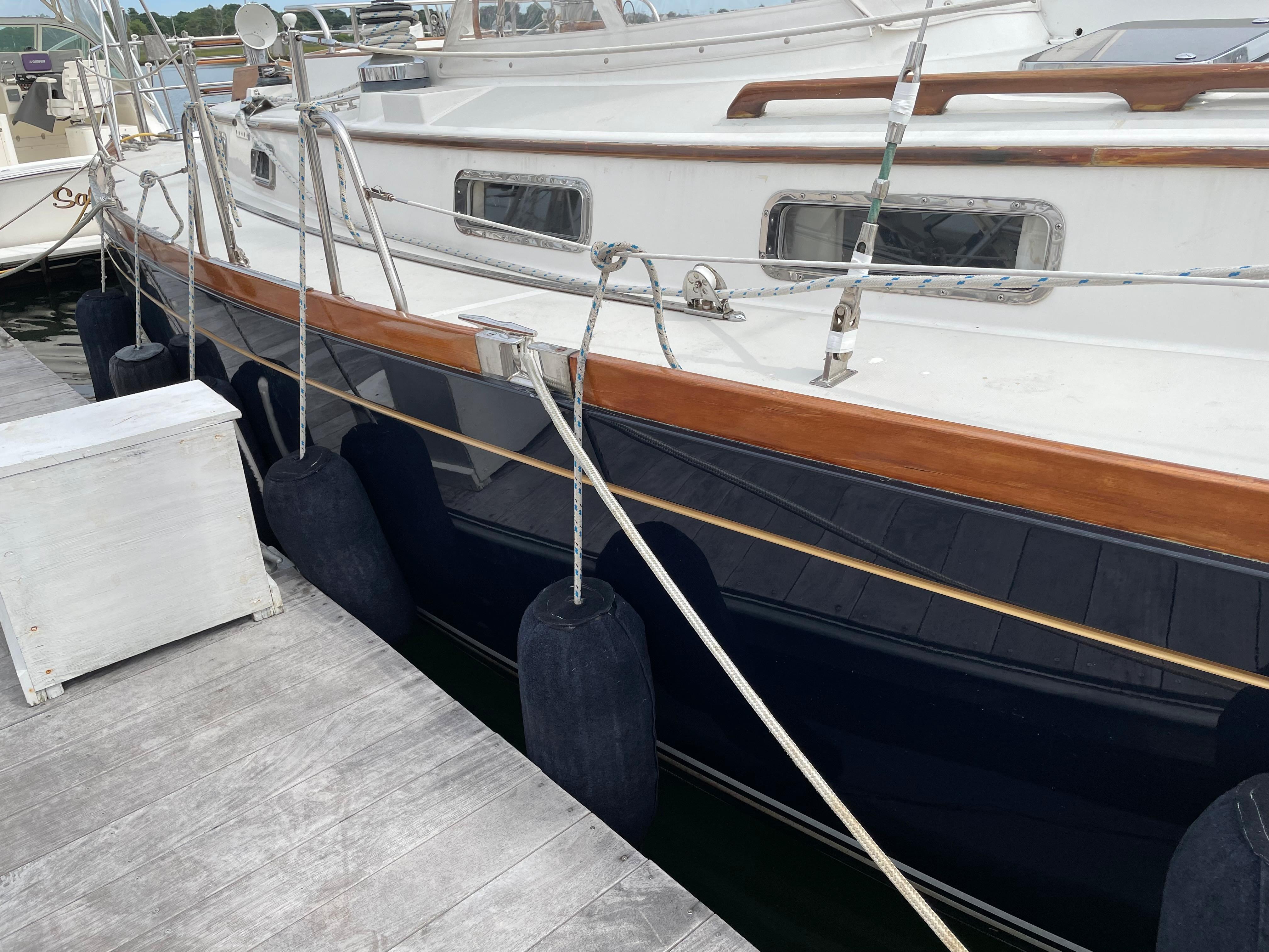 1989 43 Bristol 43 3 Center Cockpit Boats for Sale
