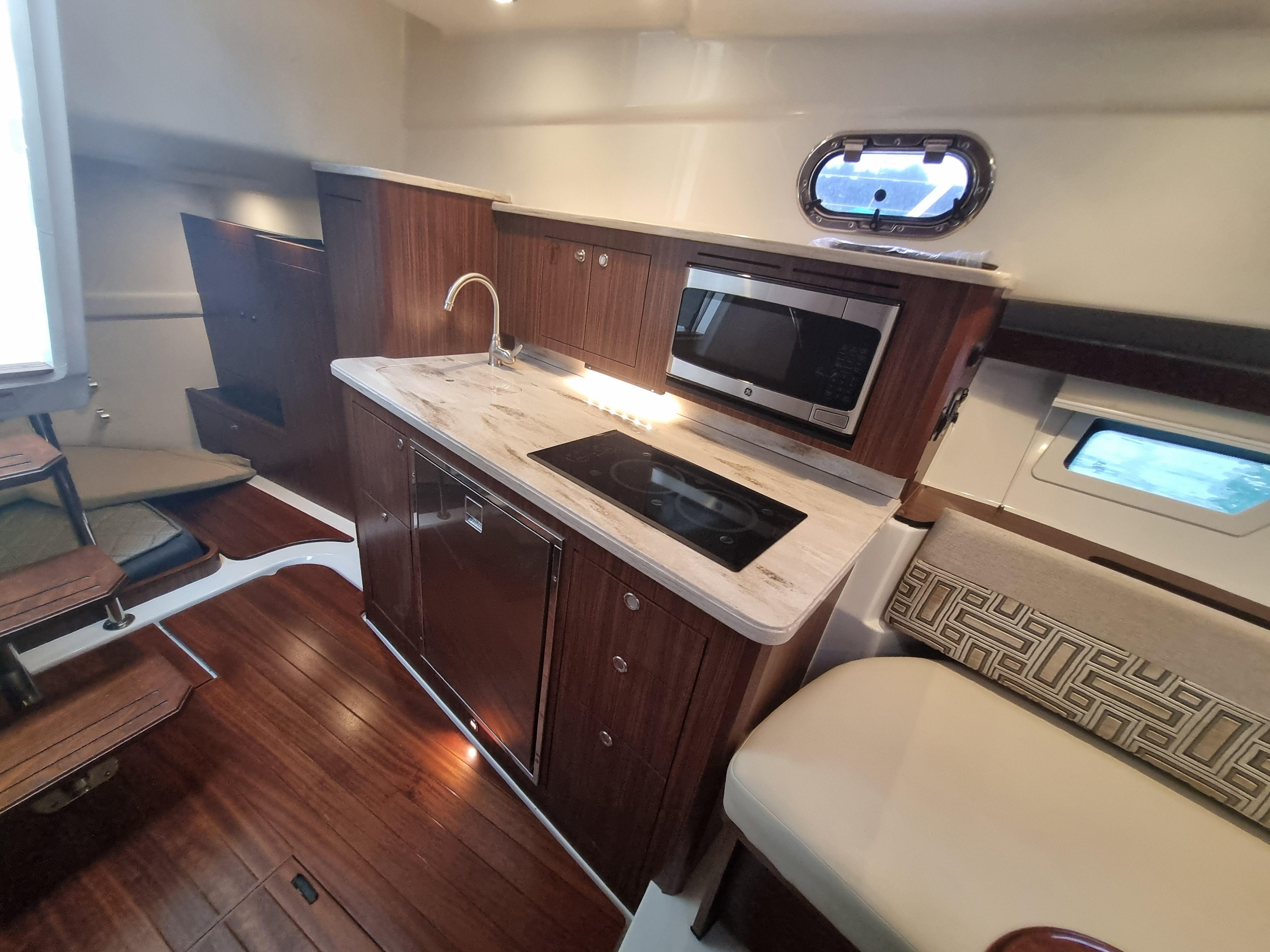 Yacht for Sale | 35 Pursuit Yachts Panama, Panama | Denison Yacht Sales