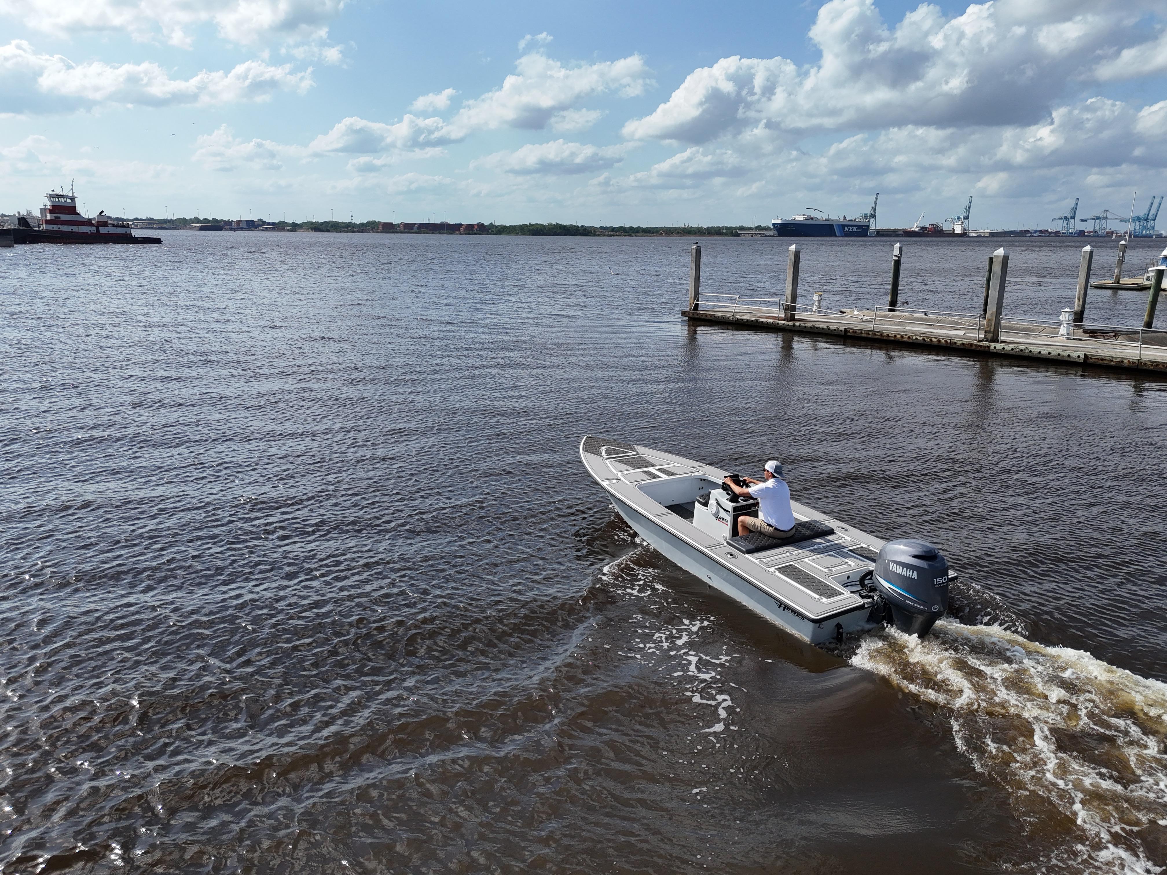 1996 Hewes 18 Redfisher | Yachts360