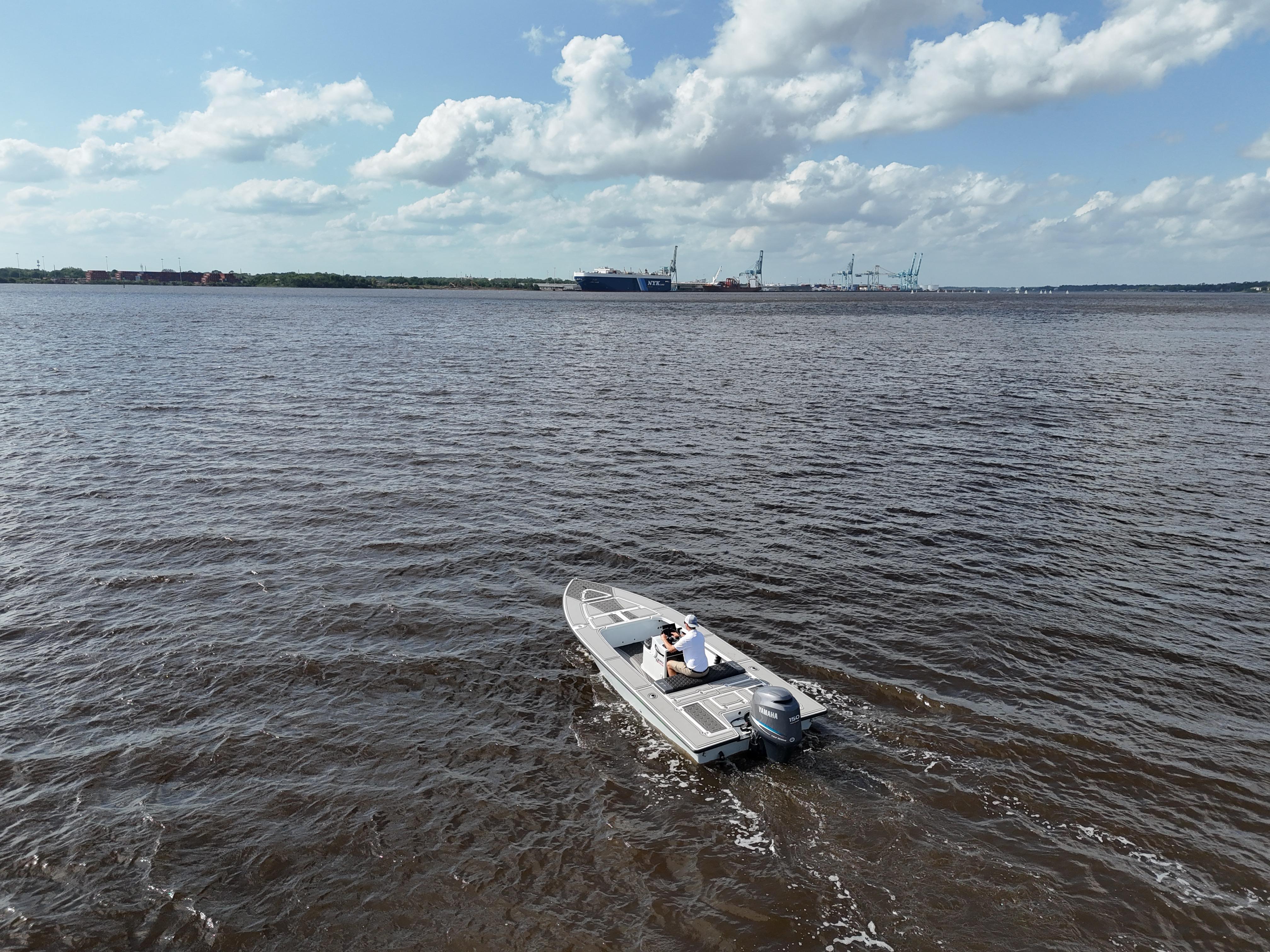 1996 Hewes 18 Redfisher | Yachts360