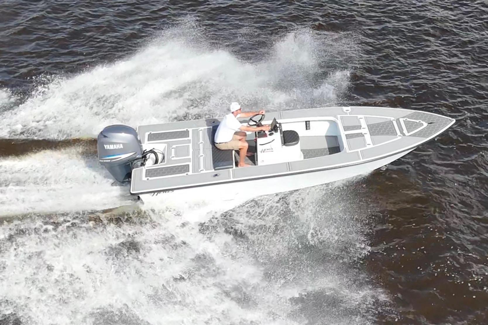 1996 Hewes 18 Redfisher | Yachts360