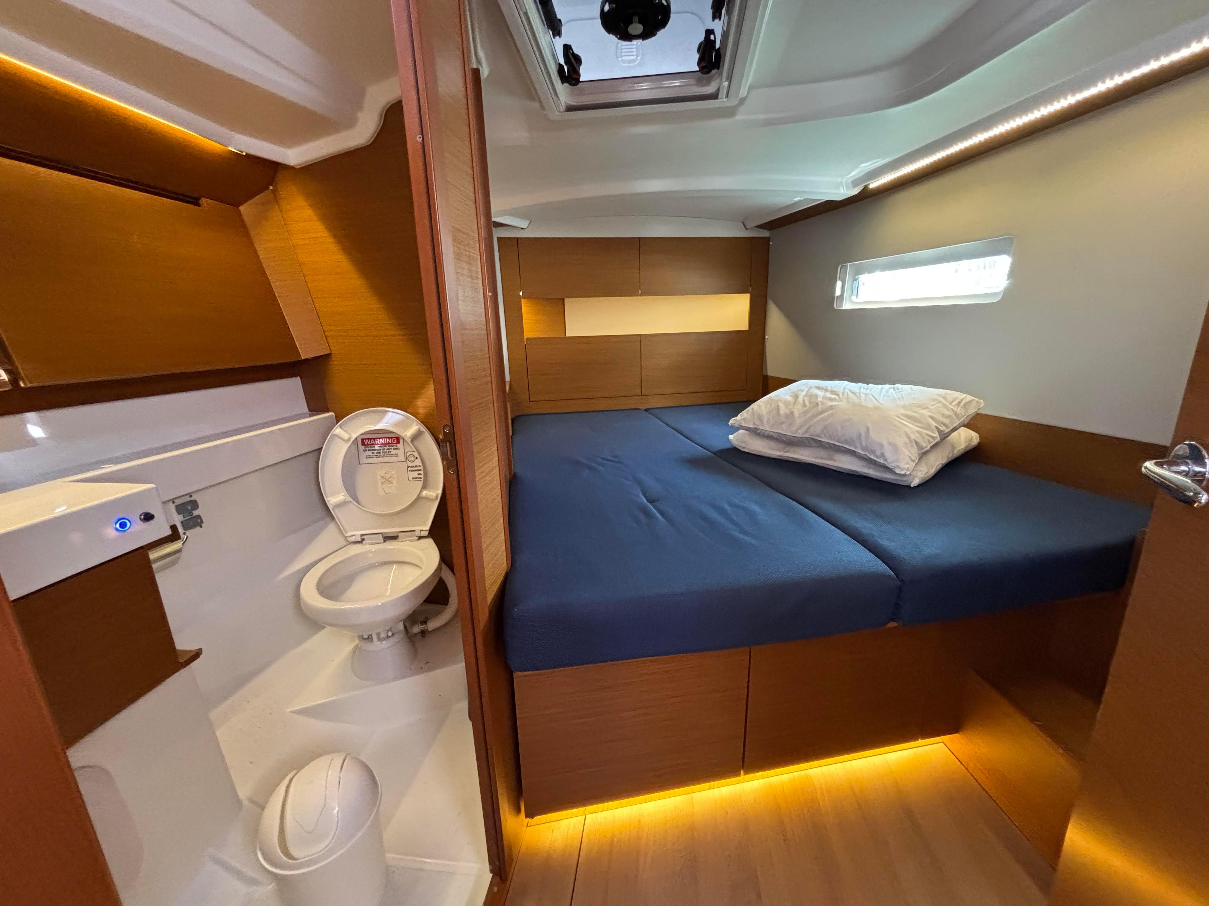 Jeanneau Sun Odyssey 410 Sailing Monohull for sale | The Moorings Yacht ...