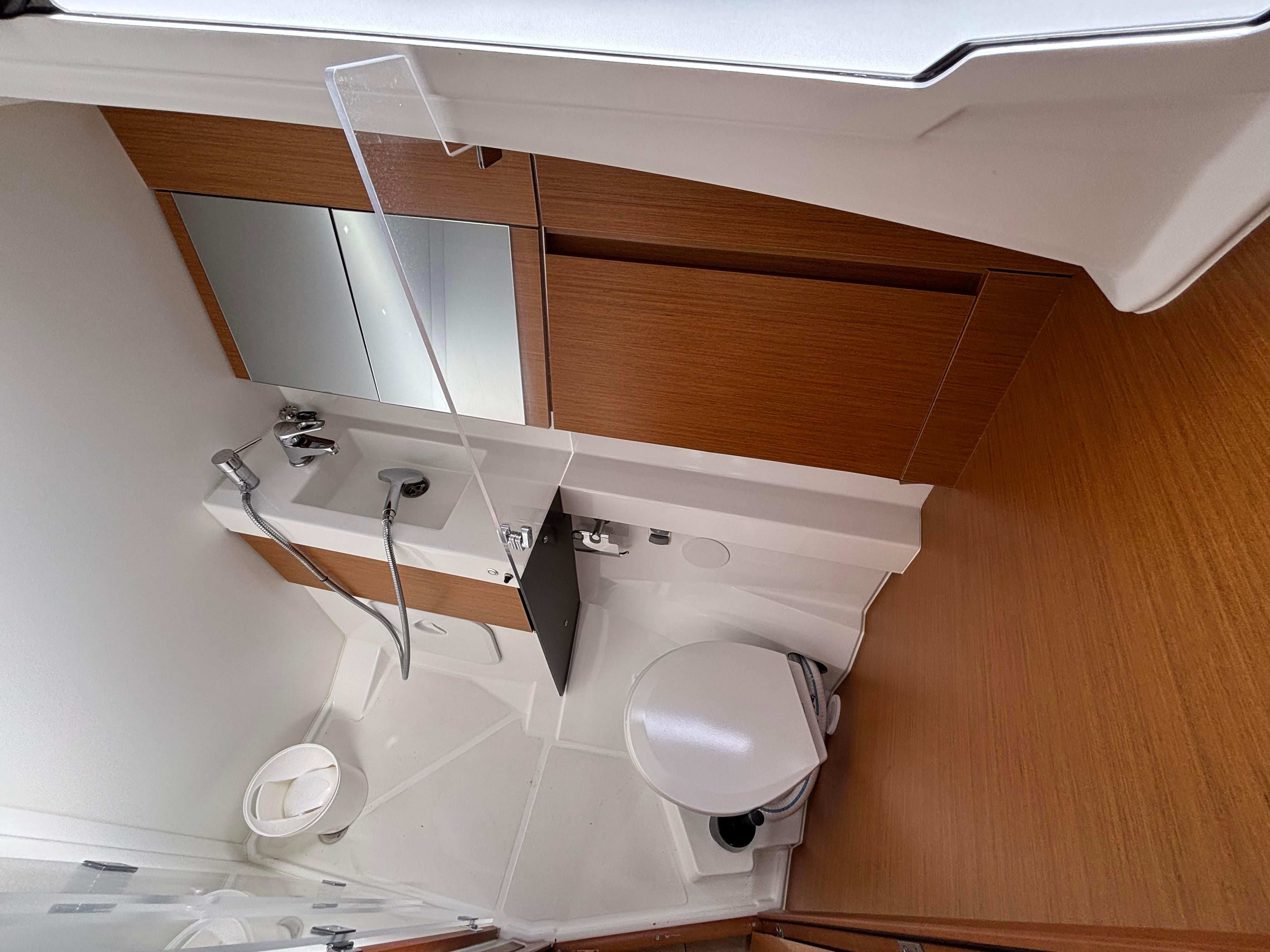 Jeanneau Sun Odyssey 410 Sailing Monohull for sale | The Moorings Yacht ...