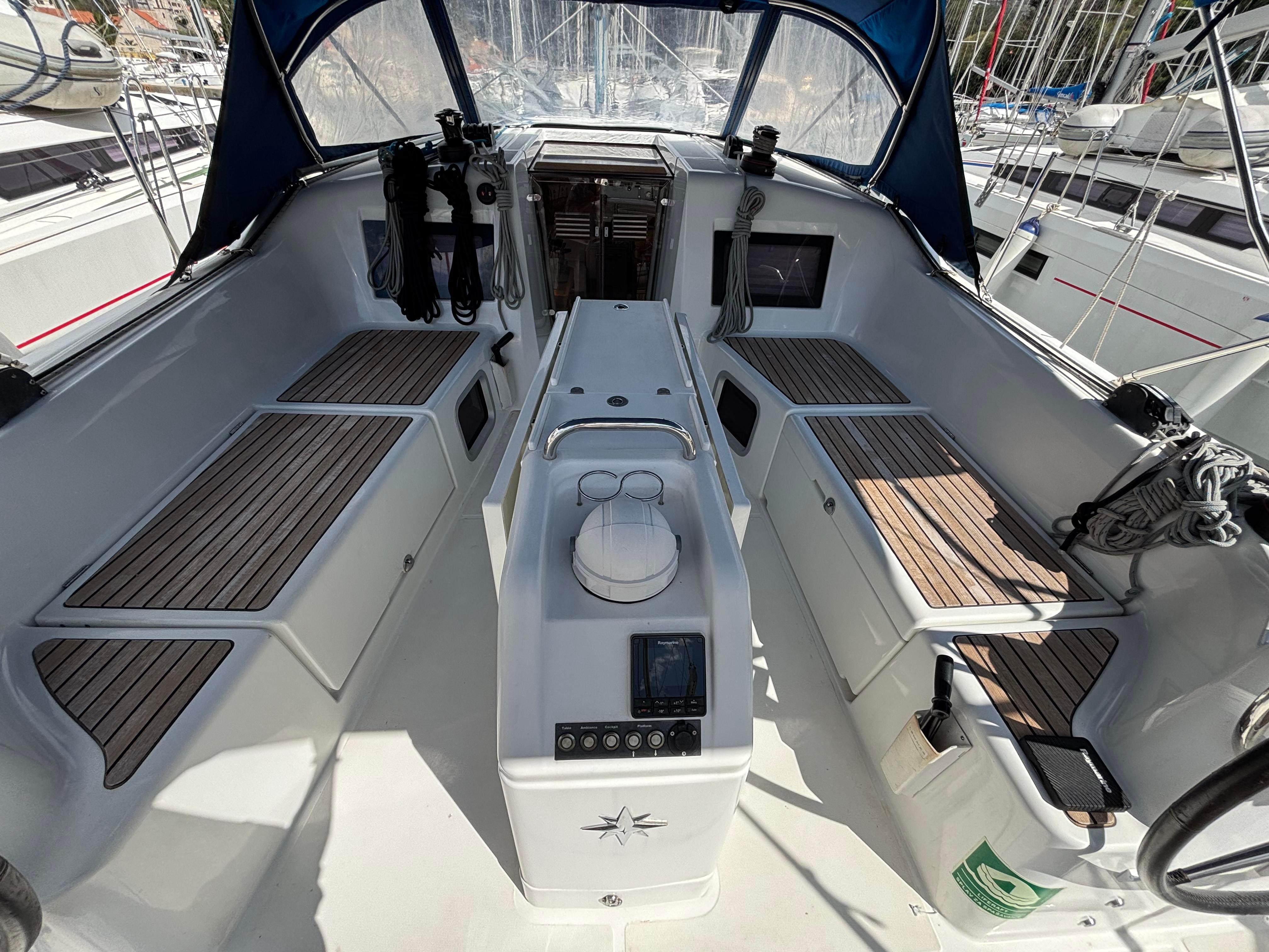 Jeanneau Sun Odyssey 410 Sailing Monohull for sale | The Moorings Yacht ...