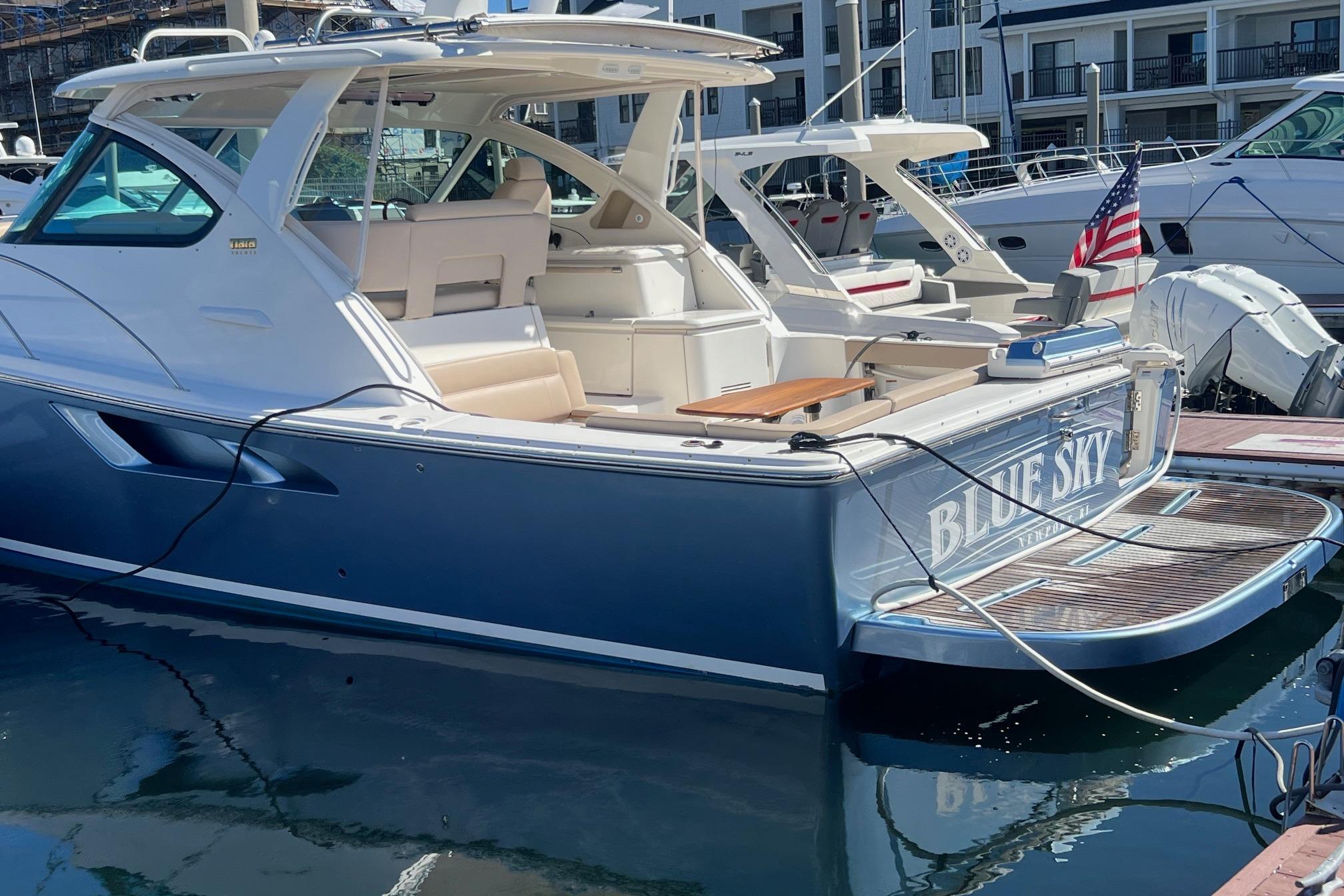 2014 Tiara Yachts 3900 Coronet - Florida Yachts International