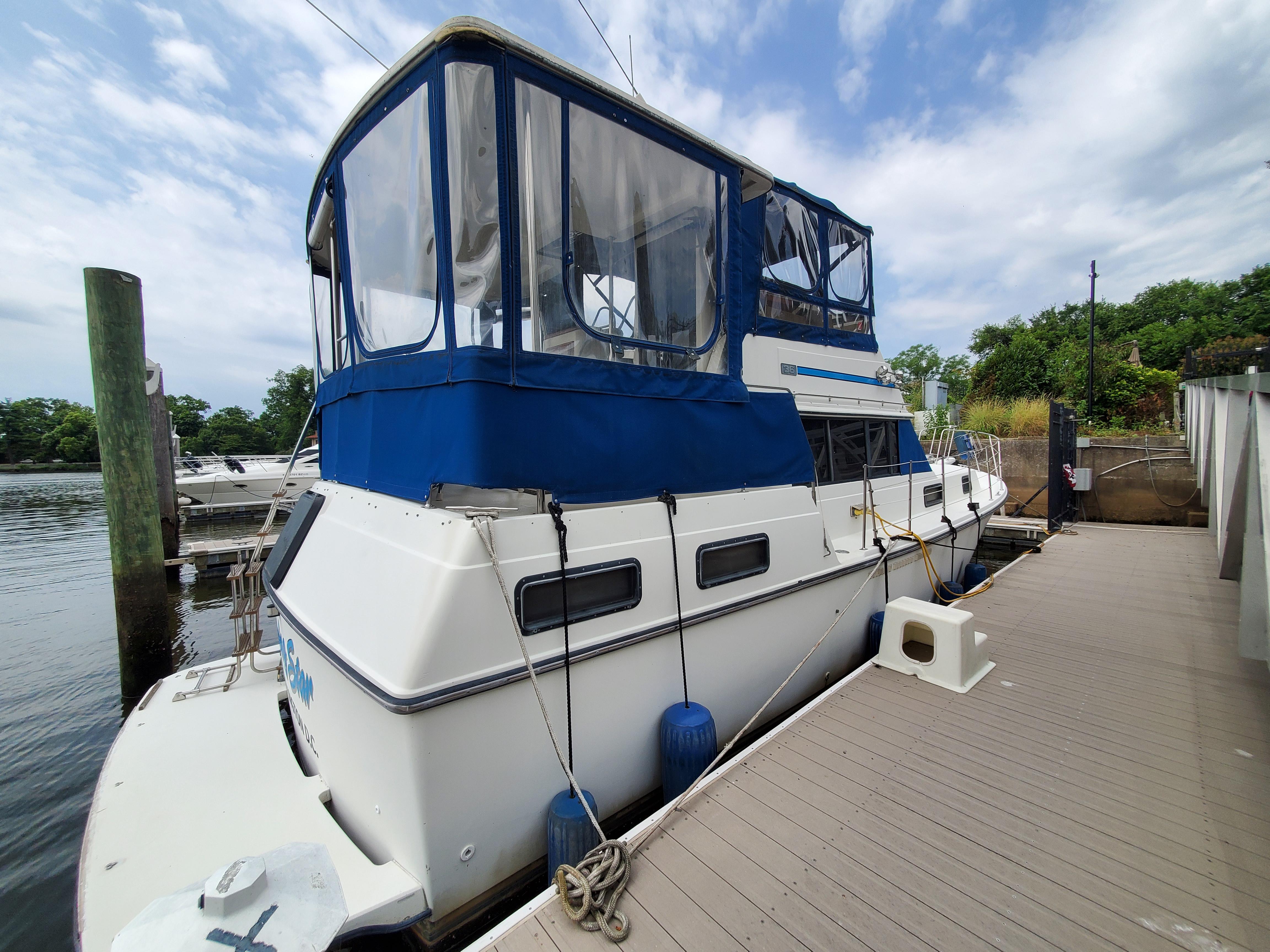 1988 Carver 3607 Aft Cabin | Dominion Yachts