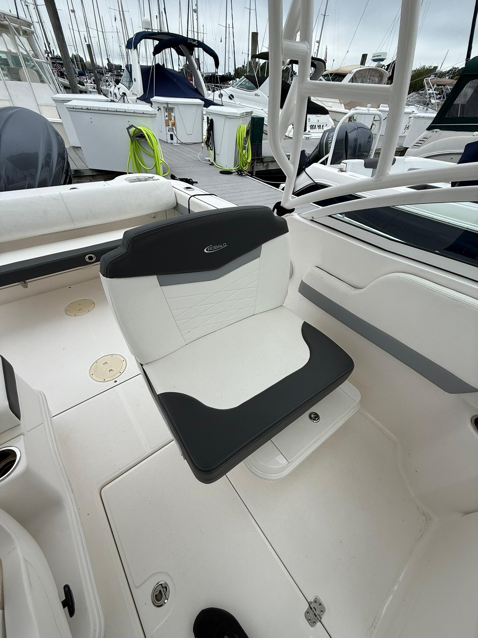 2022 Robalo R247 Dual Console - South Jersey Yacht Sales