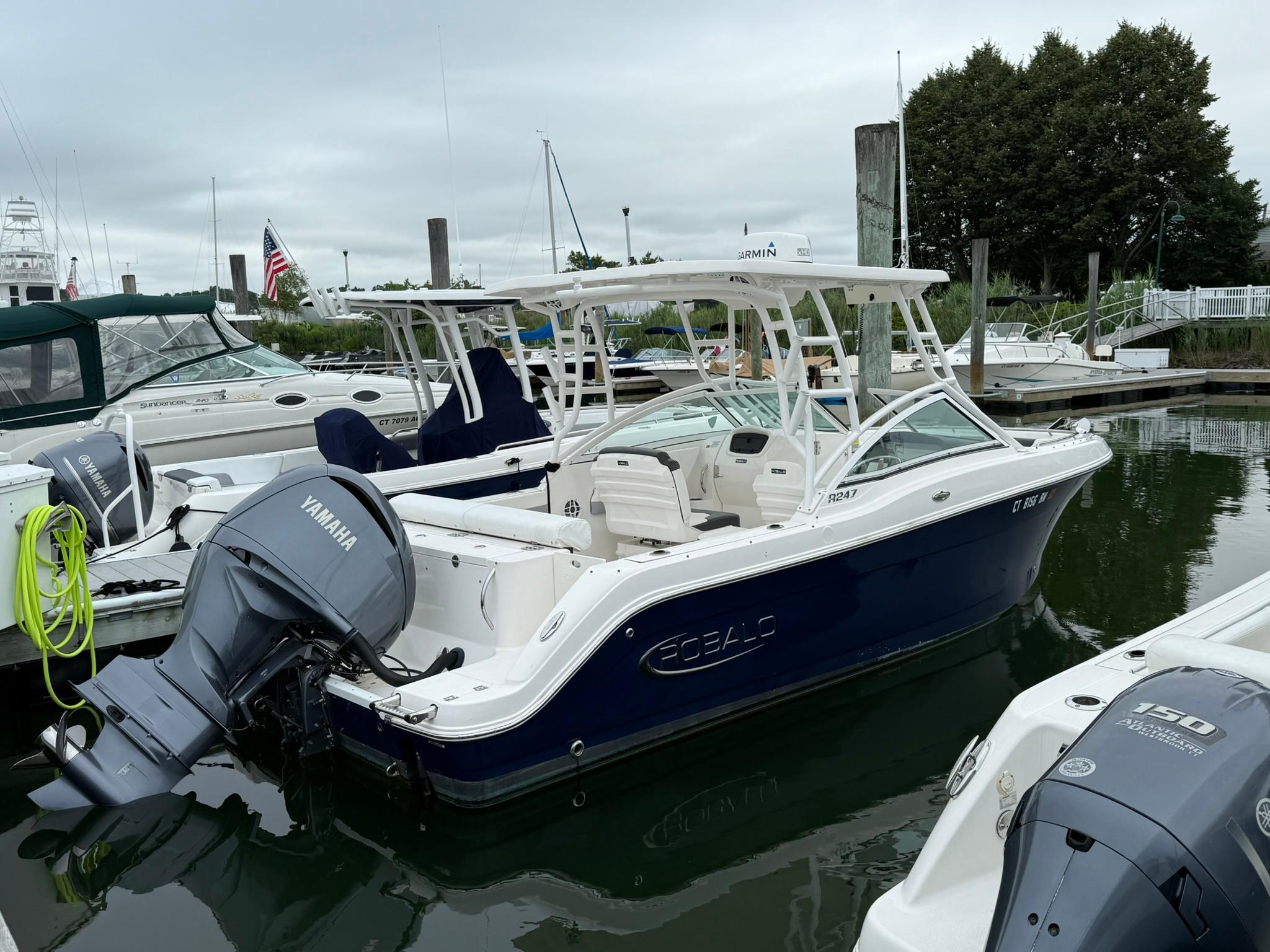2022 Robalo R247 Dual Console - South Jersey Yacht Sales