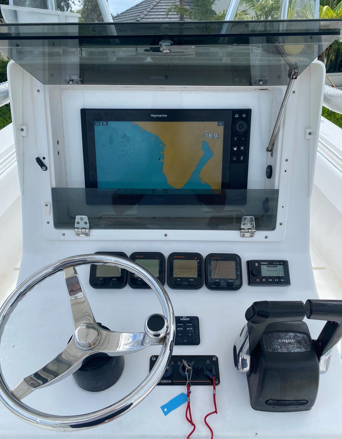 - Contender 32 CC 2006 - Flagler Yachts