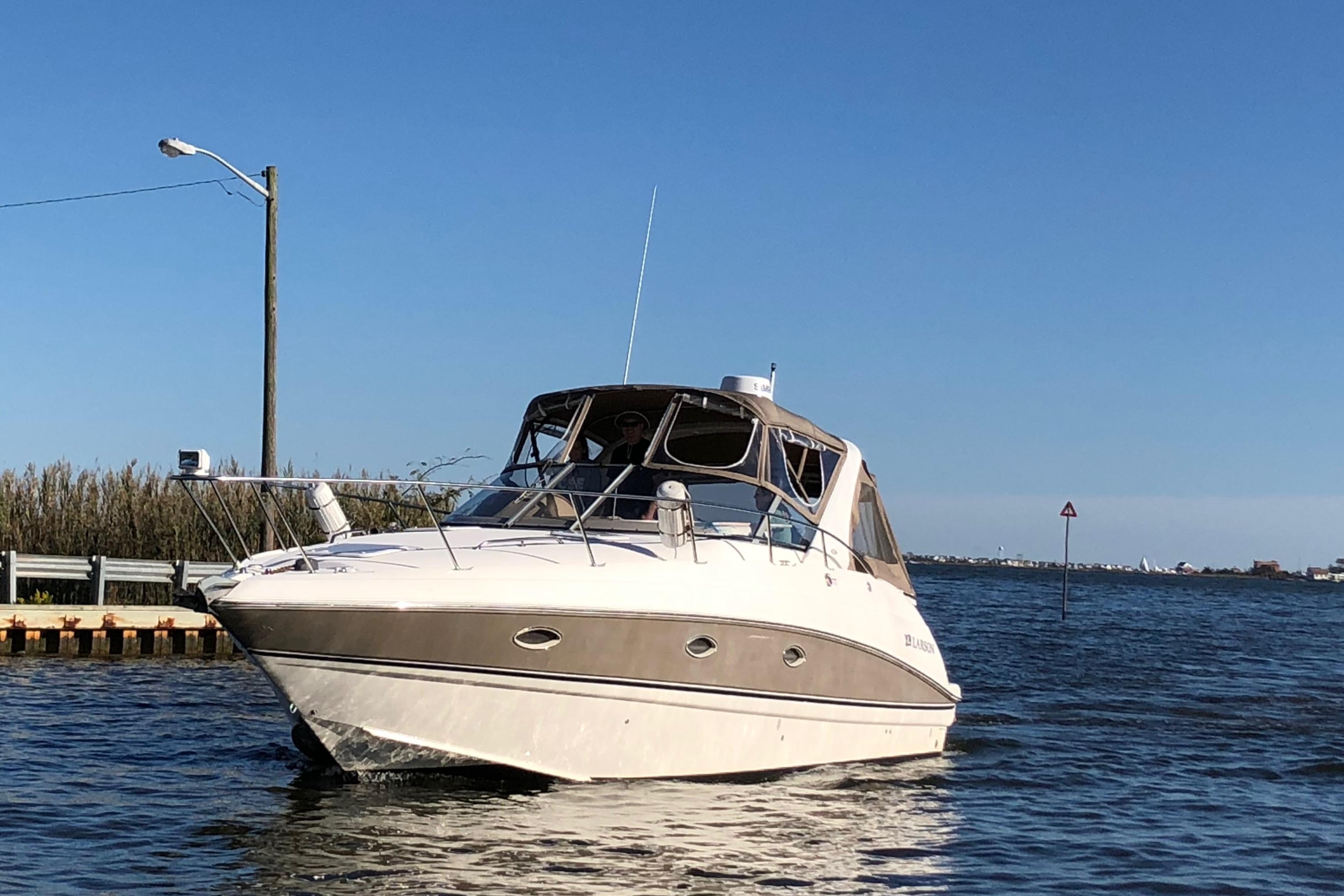 2006 Larson Cabrio 330 Island Heights, New Jersey - Riverside Marina ...