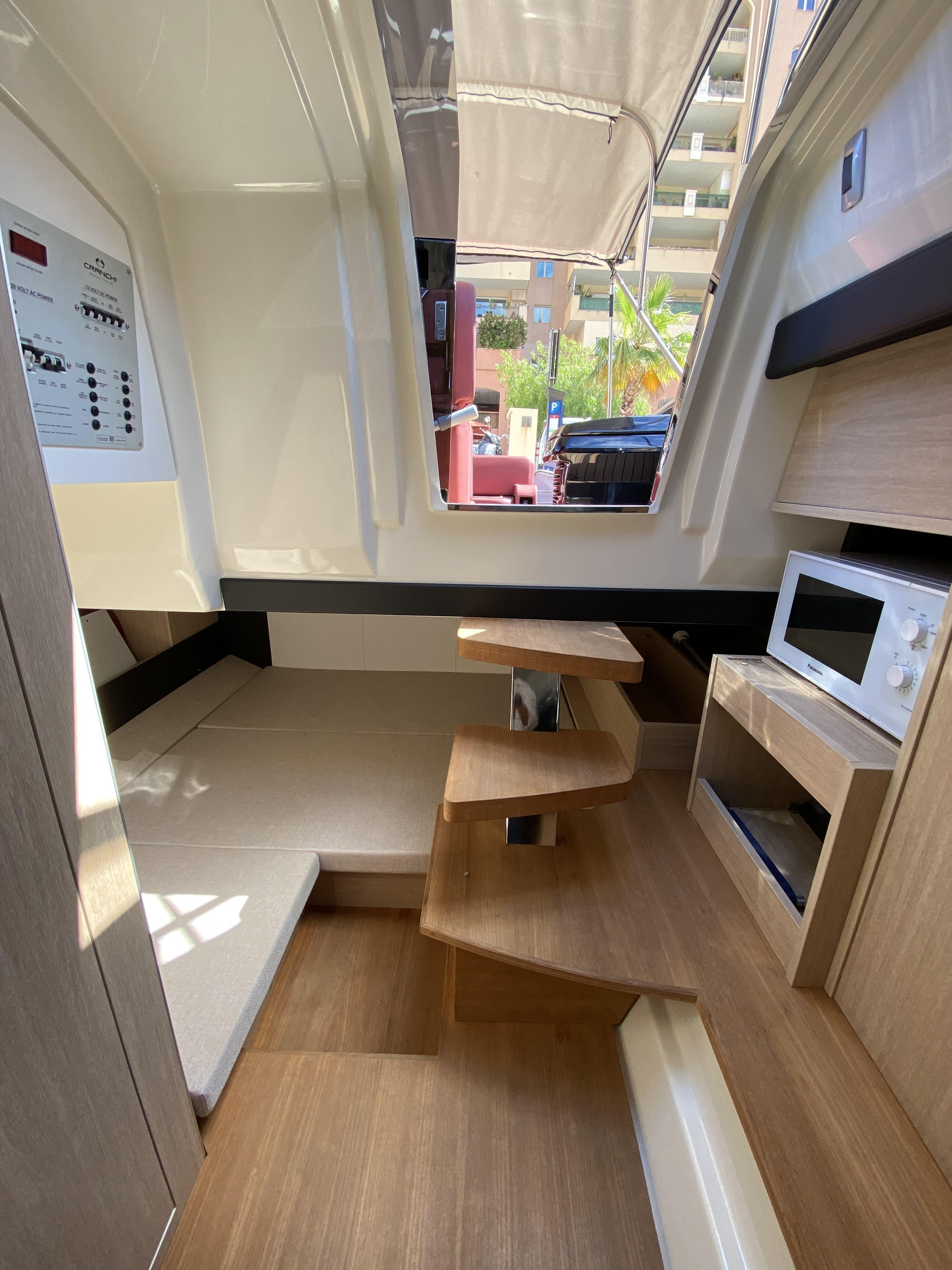 Cranchi E30 Endurance 2021 "Toro Loco" | HMY Yachts